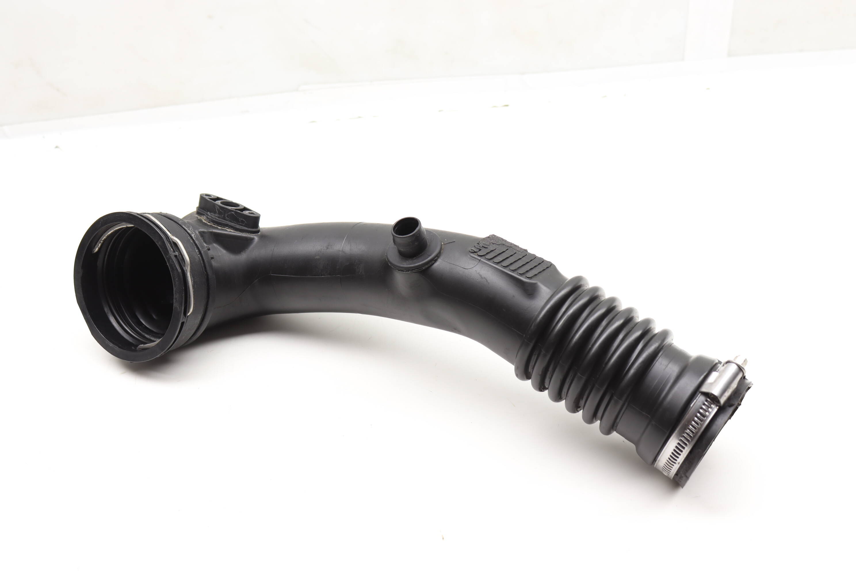BMW Turbo Intercooler Hose / Tube 13717609811