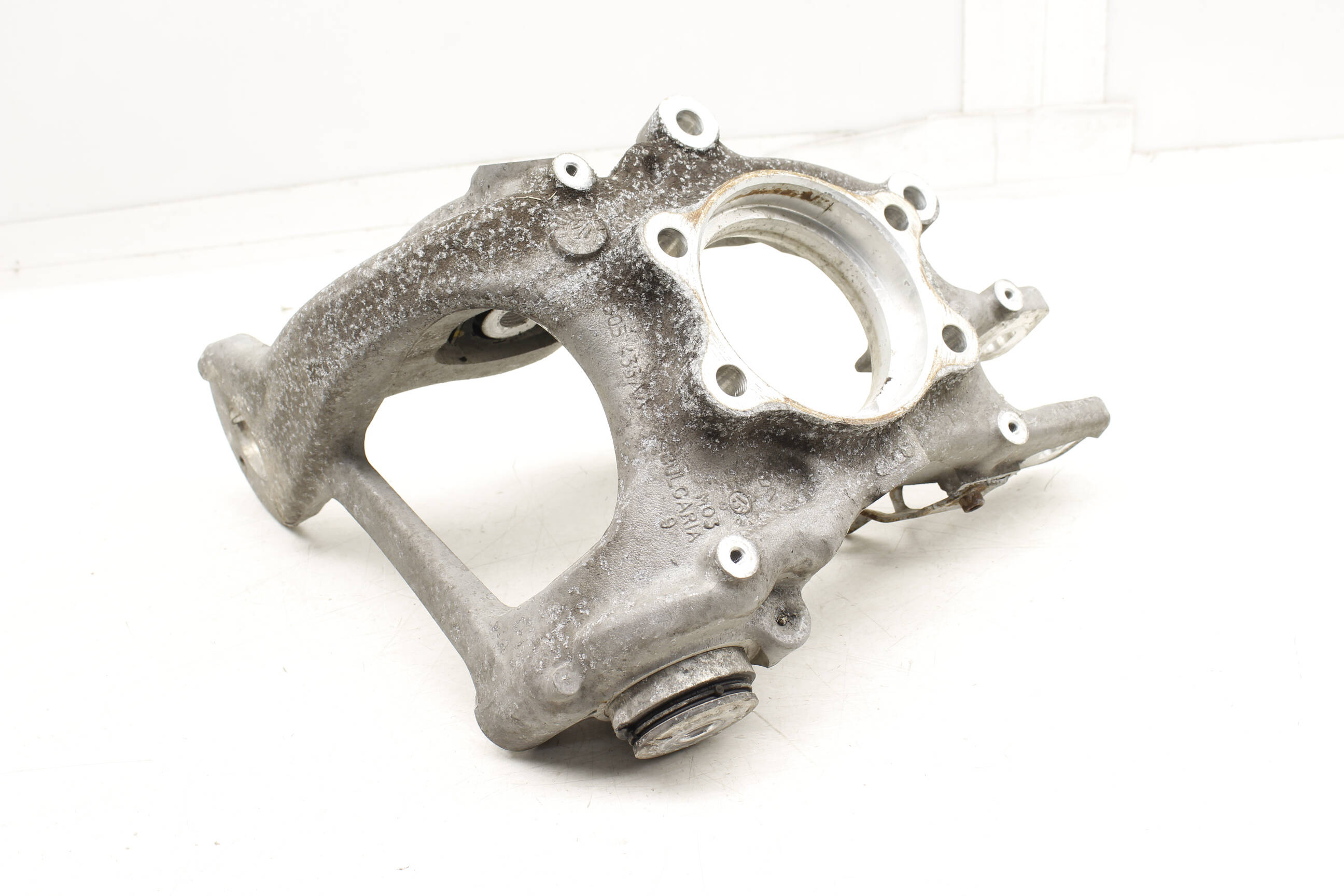 Audi Rear Left Spindle / Wheel Bearing Housing 8K0505431AR