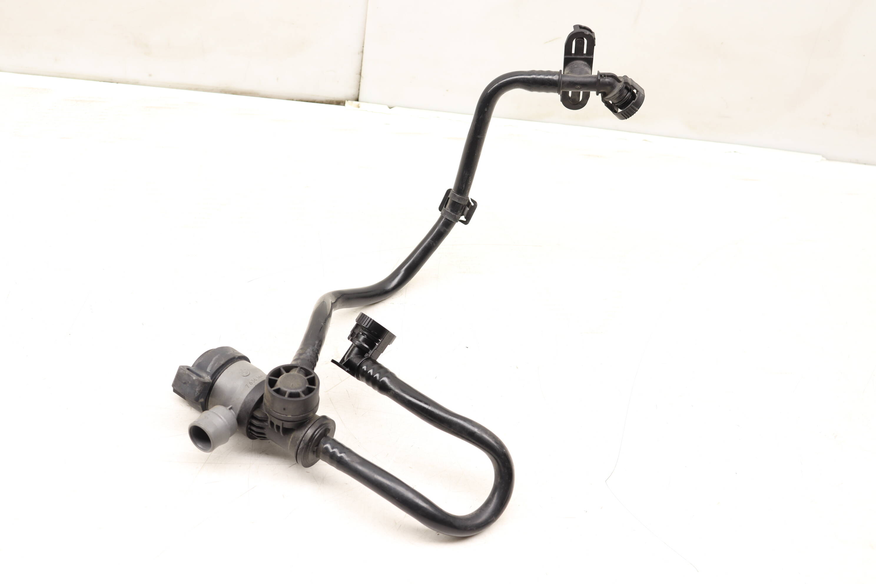 BMW Fuel Tank Valve / Breather Line 13907636144