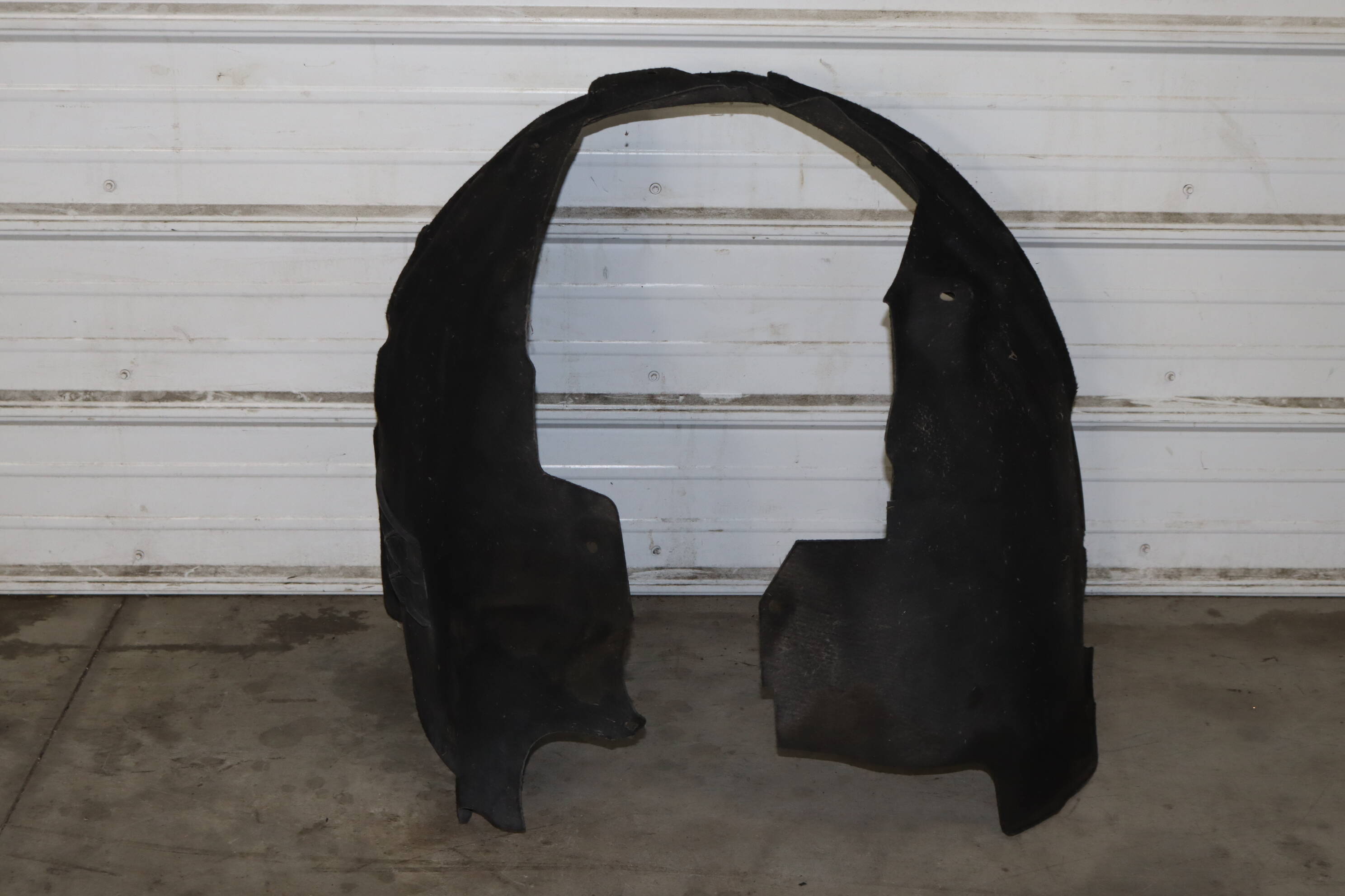 Audi Front Right Fender Liner / Wheel Housing Cover 8R0821172L