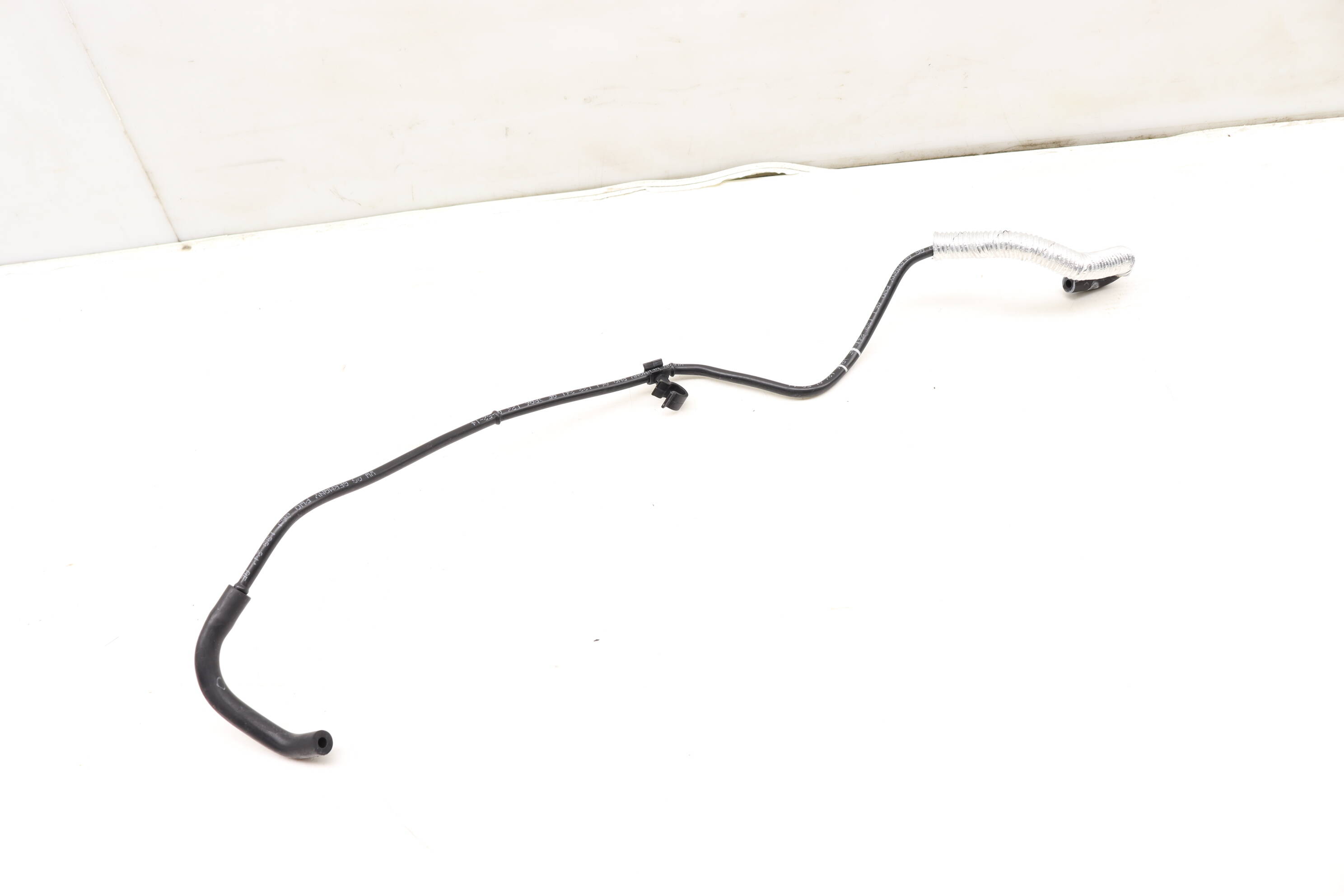 INTAKE MANIFOLD VACUUM HOSE / LINE - AUDI Q3 VW BEETLE CC EOS GOLF R