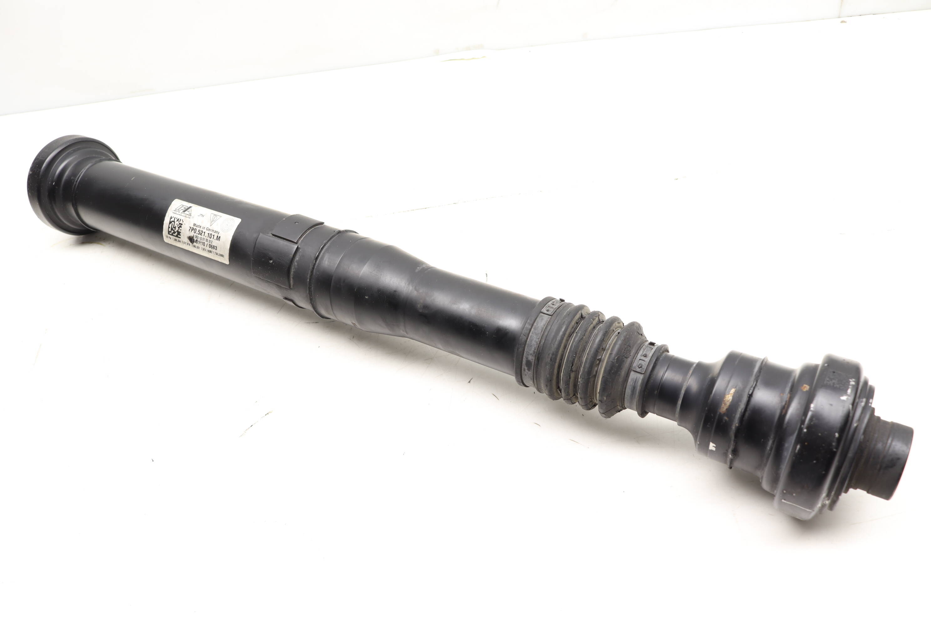 VW Front Driveshaft / Propeller Shaft (Touareg) 7P0521101M