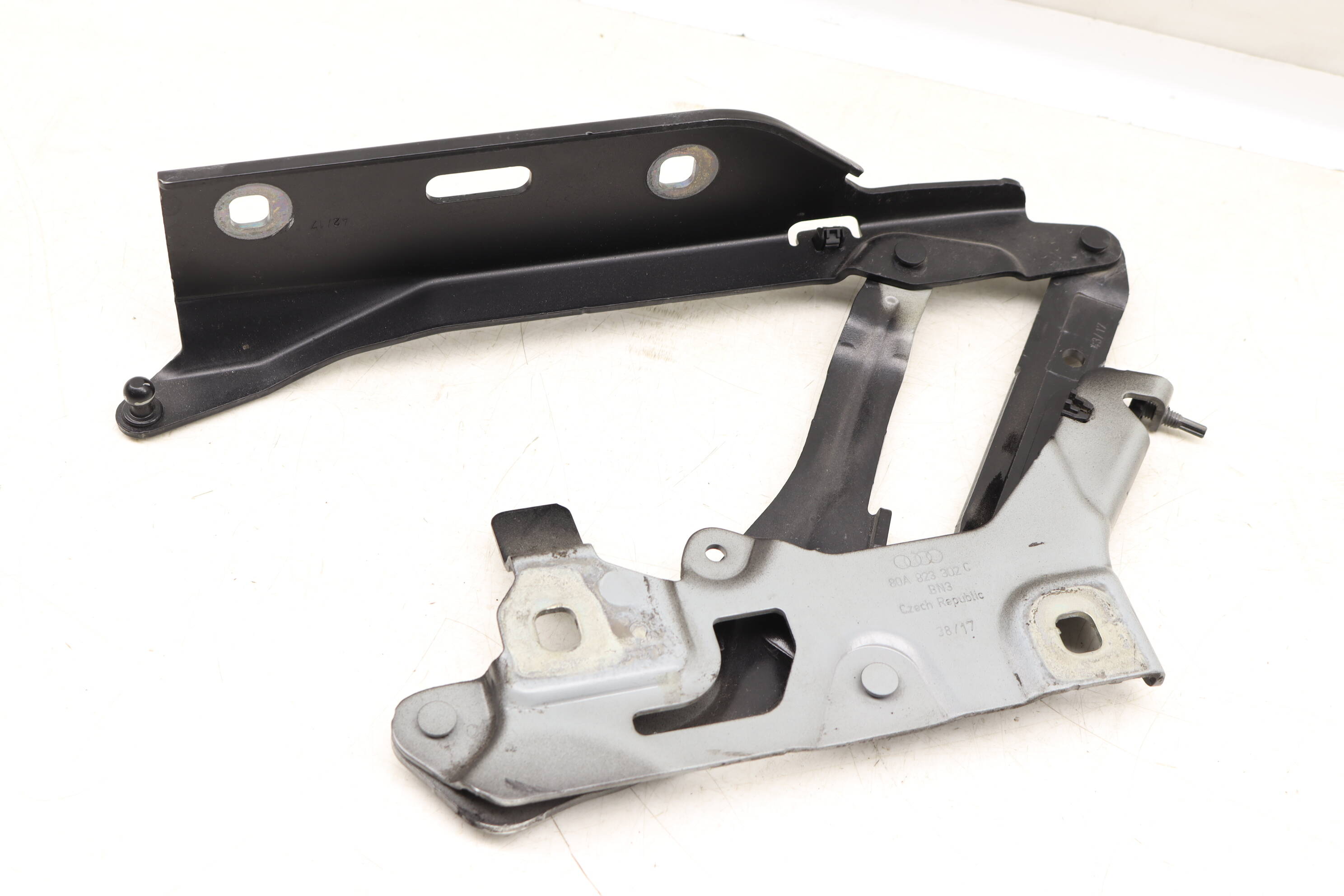 Audi Right Upper Hood Latch (SQ5, Q5) 80A823186C