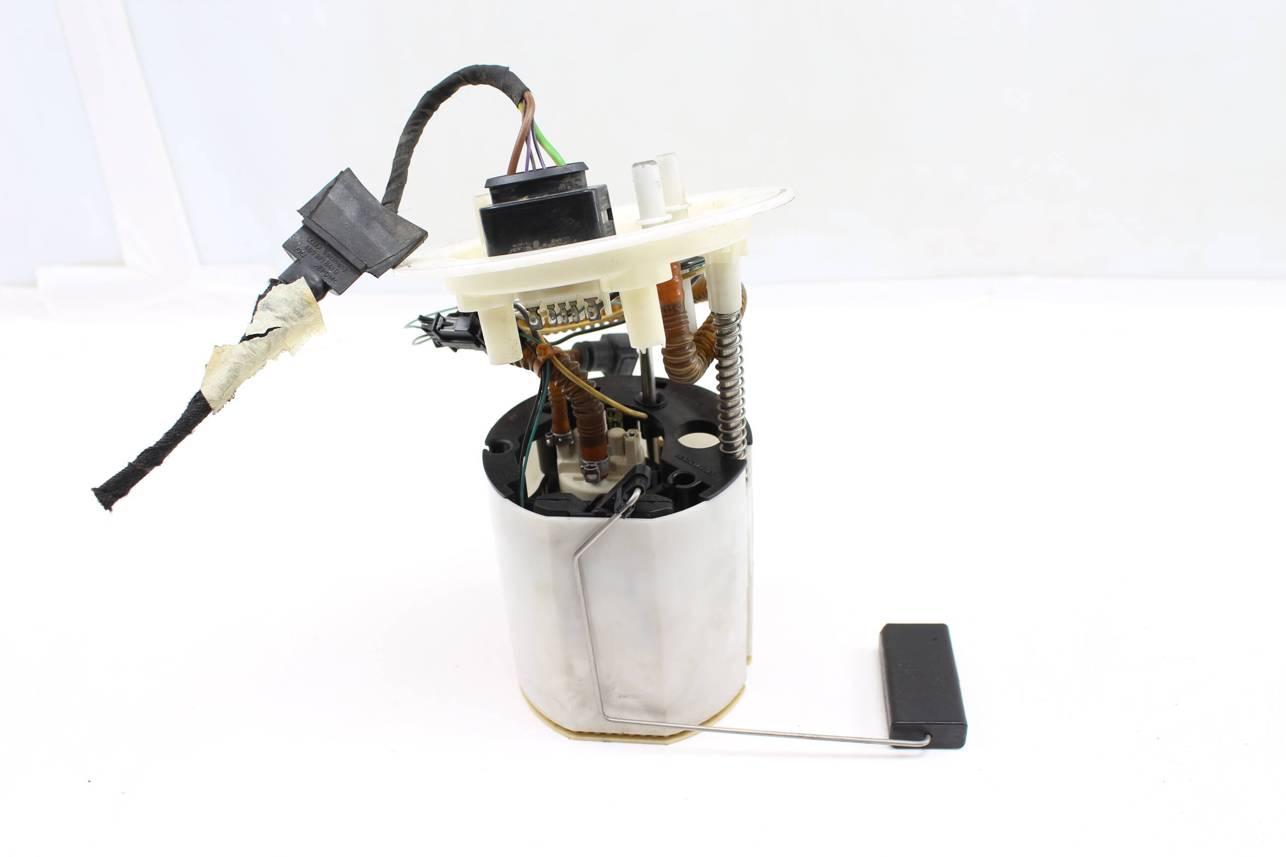 Audi Fuel Pump Assembly (A6 Quattro) 4F0919051AD