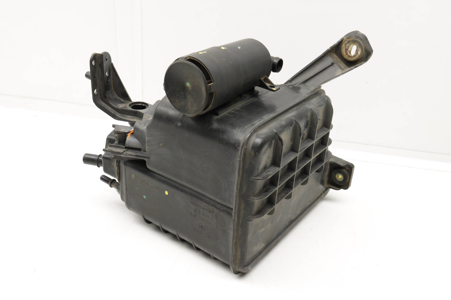 CHARCOAL / FUEL VAPOR CANISTER - PORSCHE CAYENNE VW TOUAREG