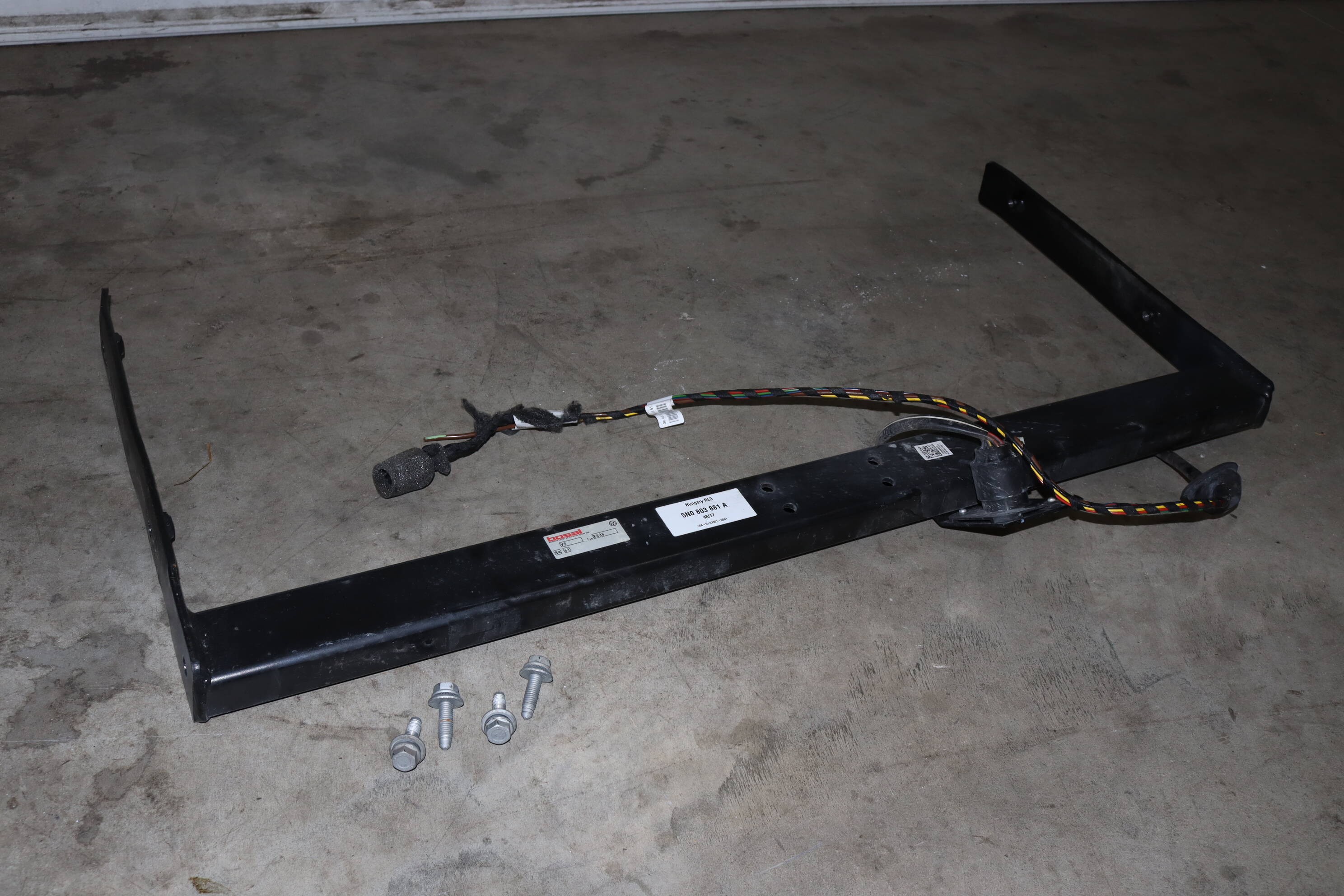 VW Rear Bumper Reinforcement Bar / Impact Beam 5N0803881A