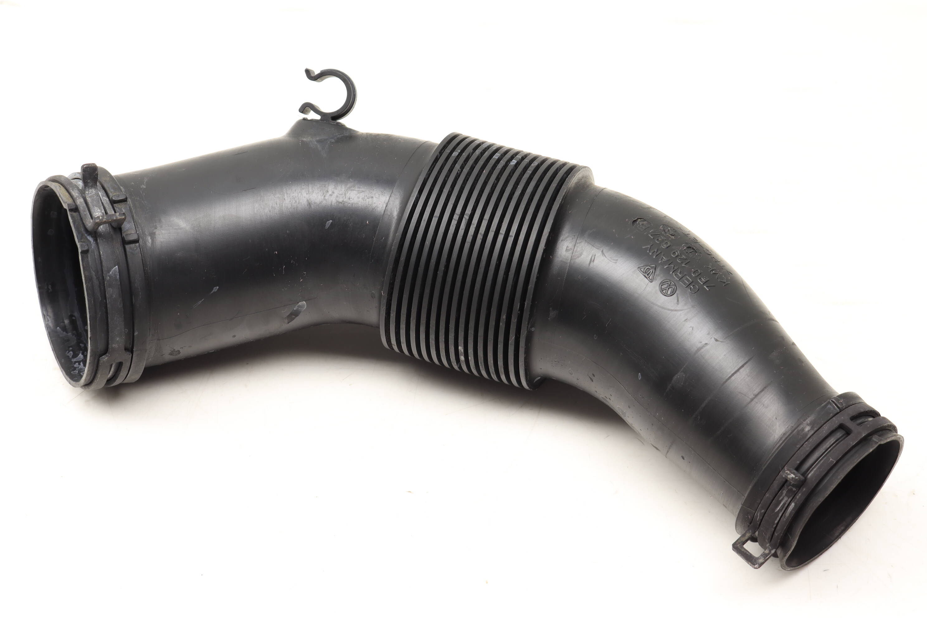 VW Engine Air Intake Hose / Duct (Touareg) 7P0129627B