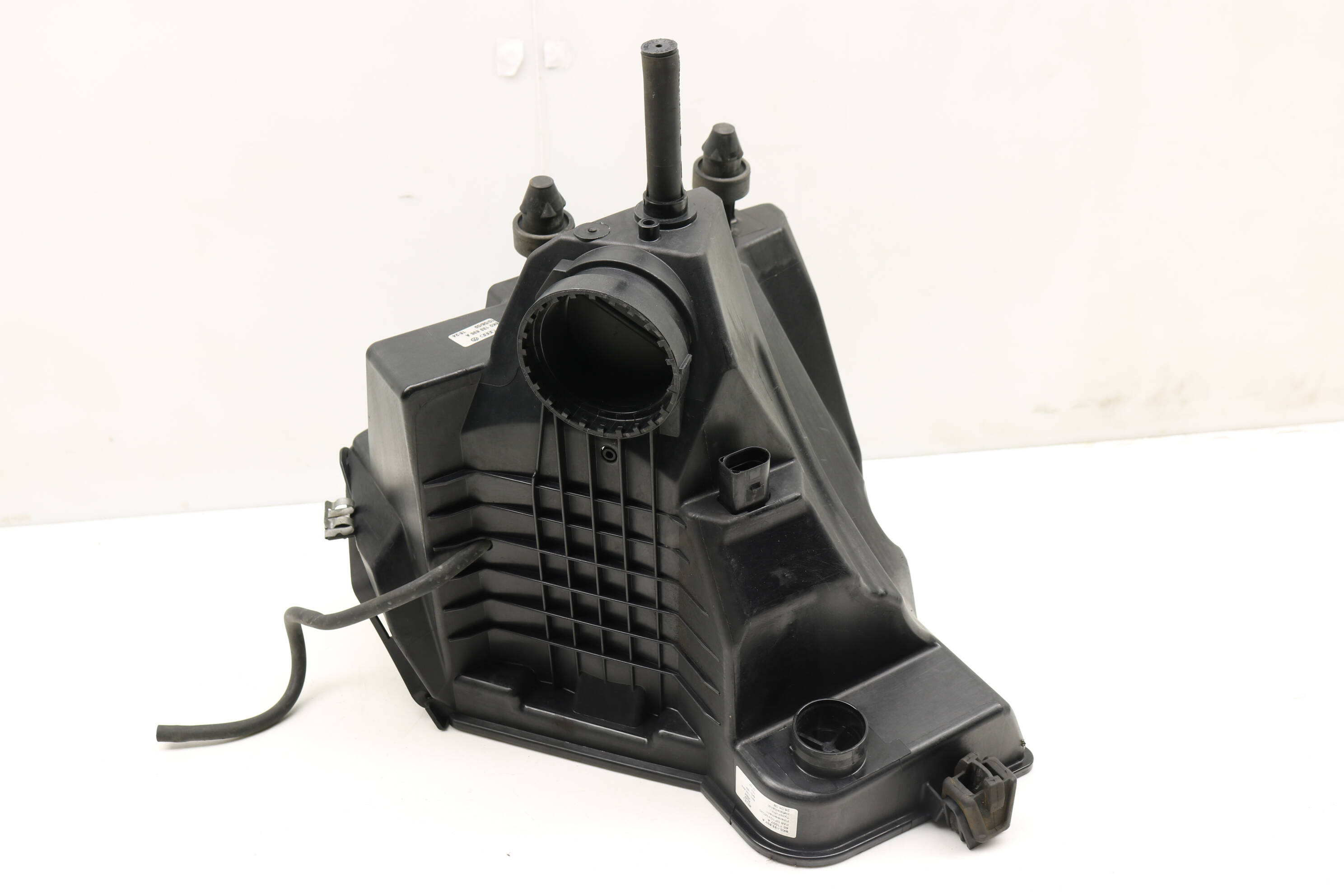 ENGINE AIR FILTER BOX - LOWER HALF - AUDI S5 - 8K0133837A