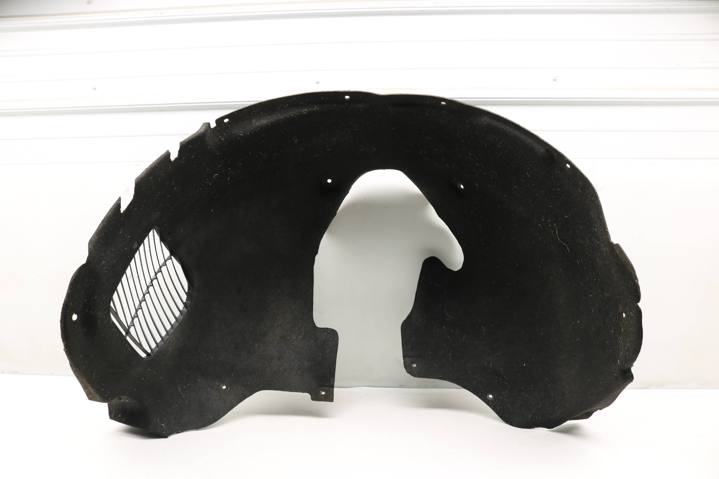 FRONT LEFT - INNER WHEEL / FENDER LINER - VW TOUAREG - 7L6809961