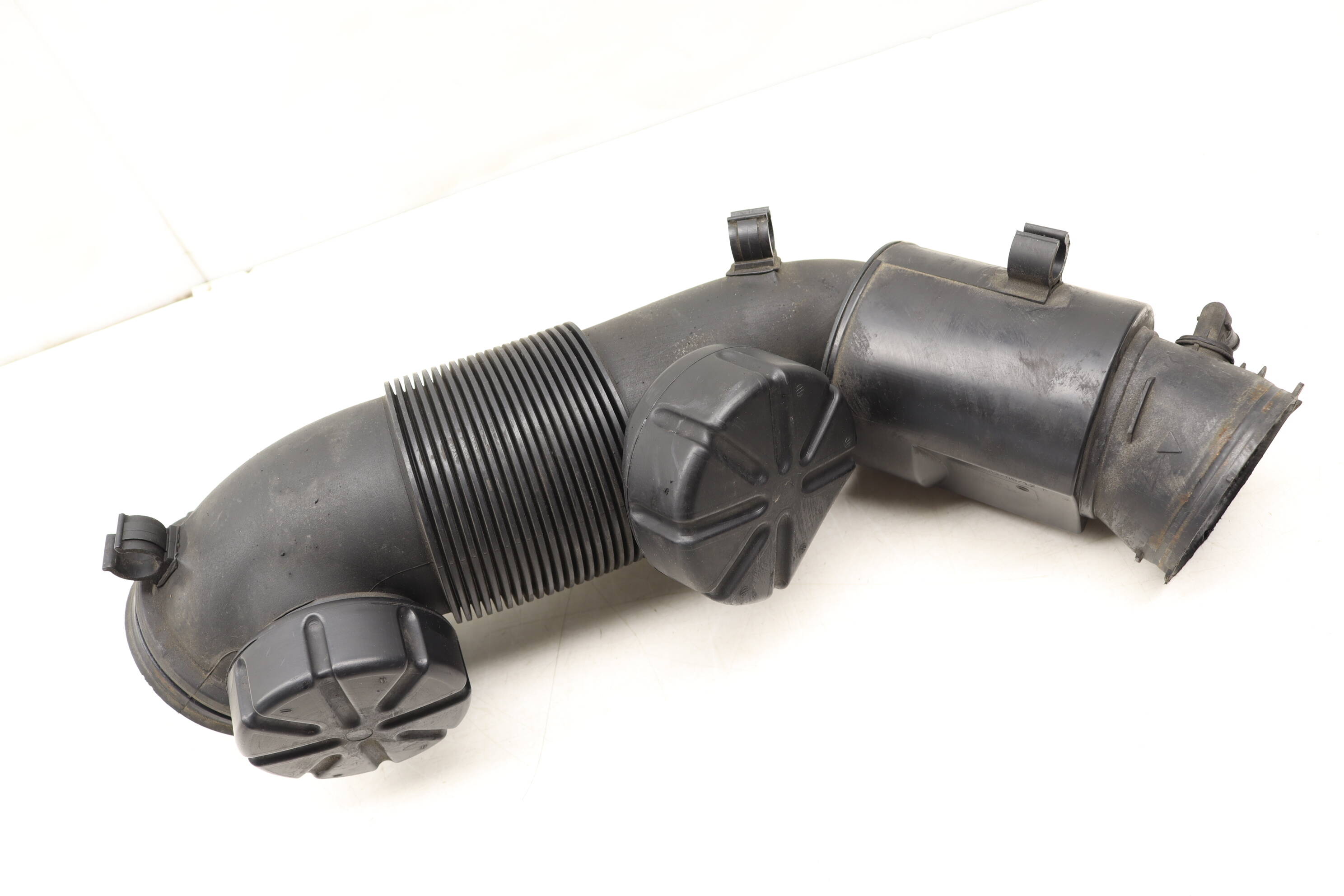 AIR INTAKE HOSE - AUDI A8 - 4H0129616M