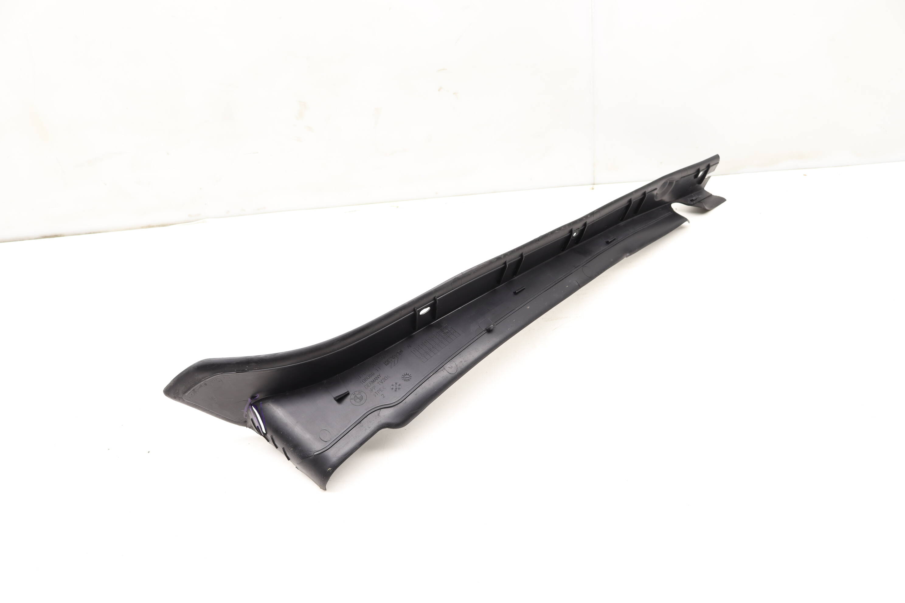 RIGHT - HOOD / FENDER SEAL PANEL - BMW 320I XDRIVE 328D XDRIVE 330E