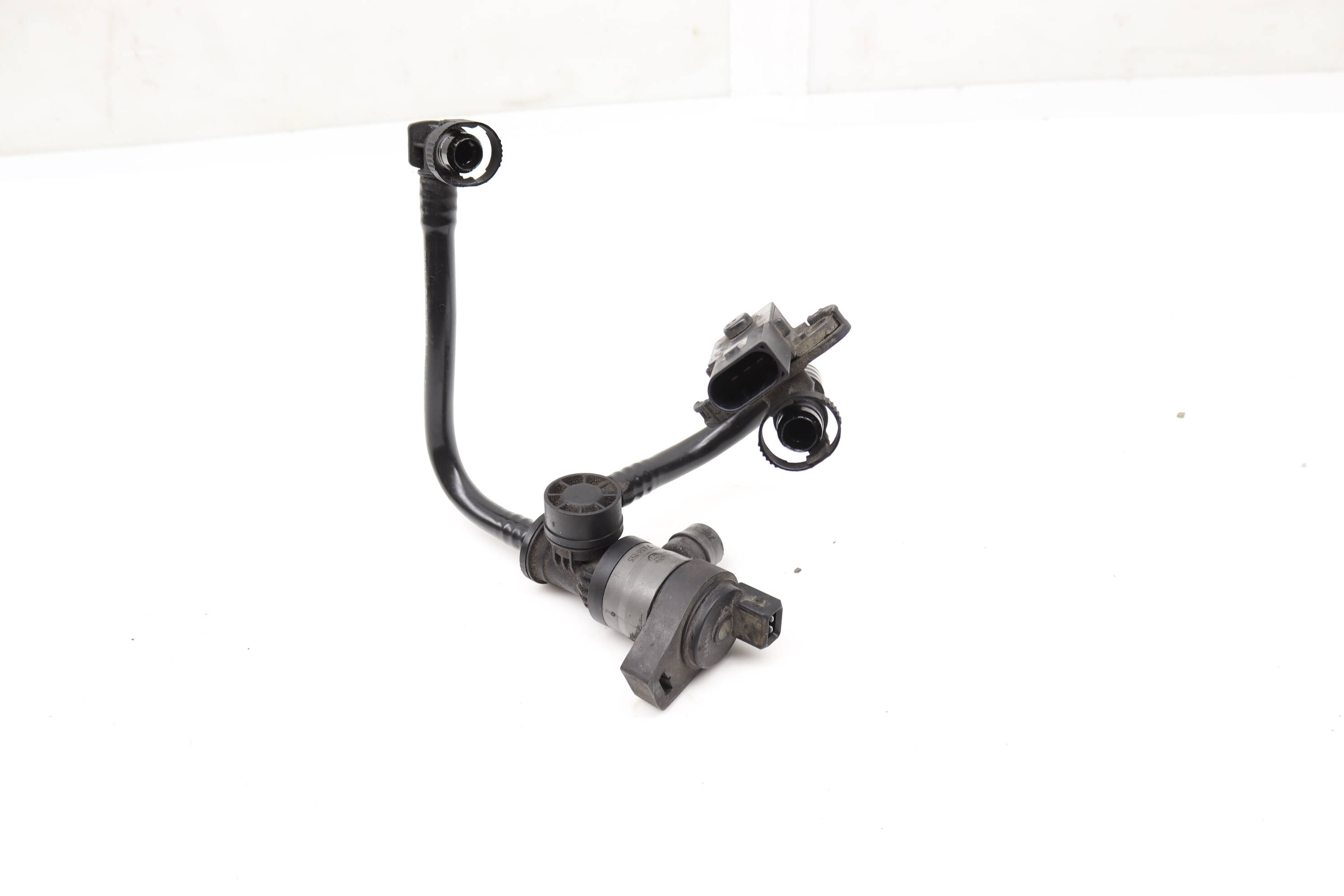 BMW Fuel Tank Valve / Breather Line 13907636156