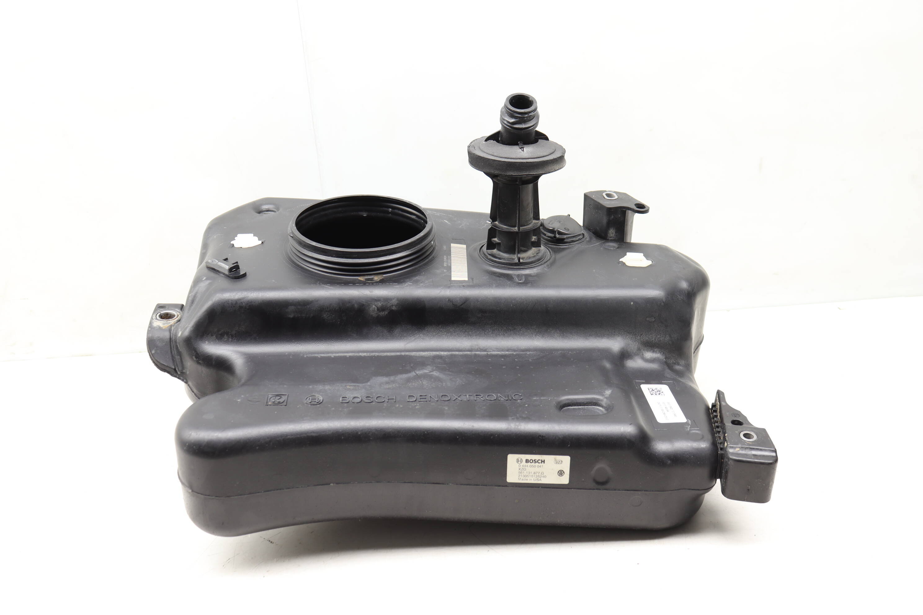 VW Diesel Exhaust Fluid Tank / Def Reservoir (Passat) 561131878B
