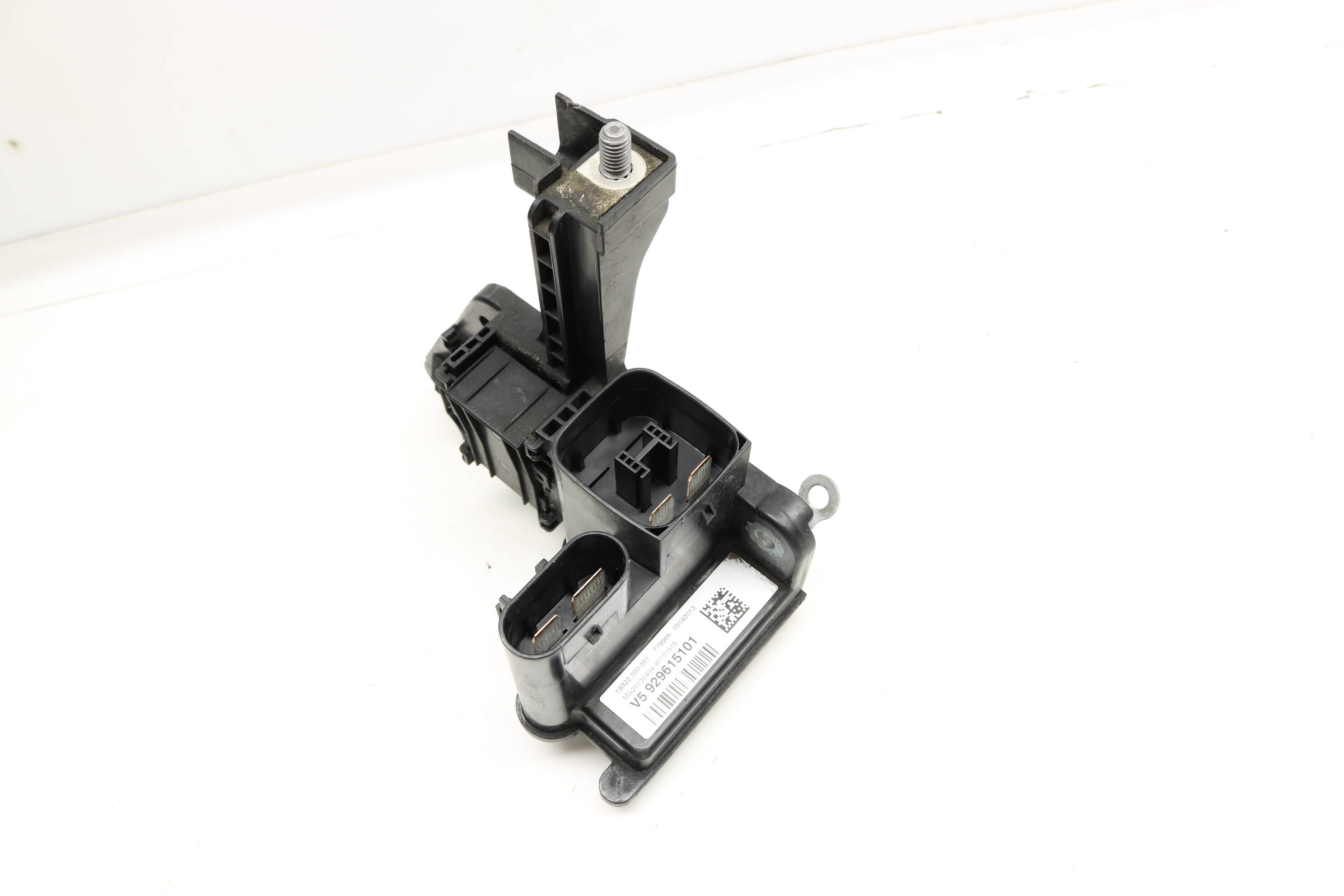 BMW Ignition Distributor / Battery Terminal 61149296151