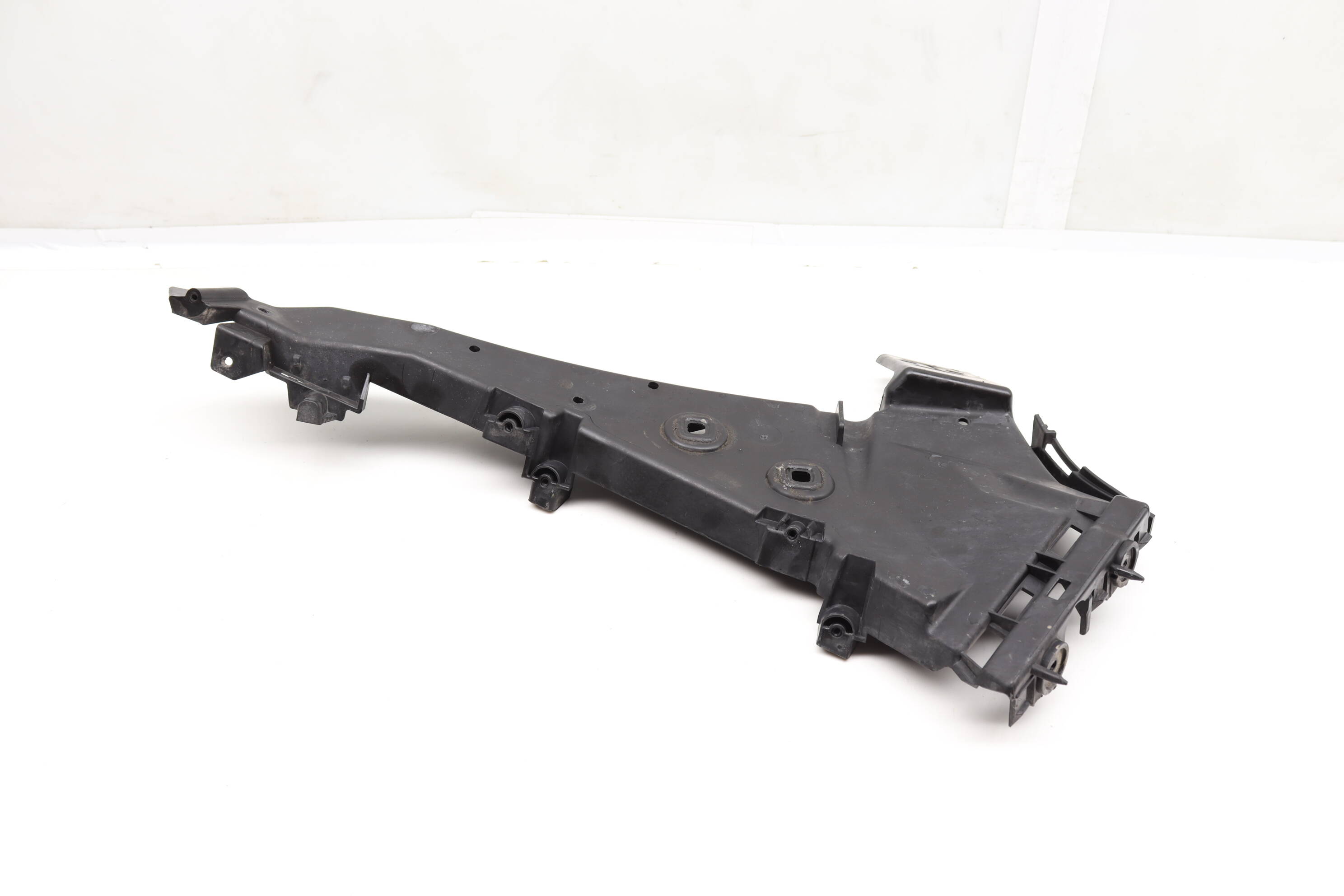 Audi Front Right Bumper Guide / Mount Bracket (Q7) 4L0807284B