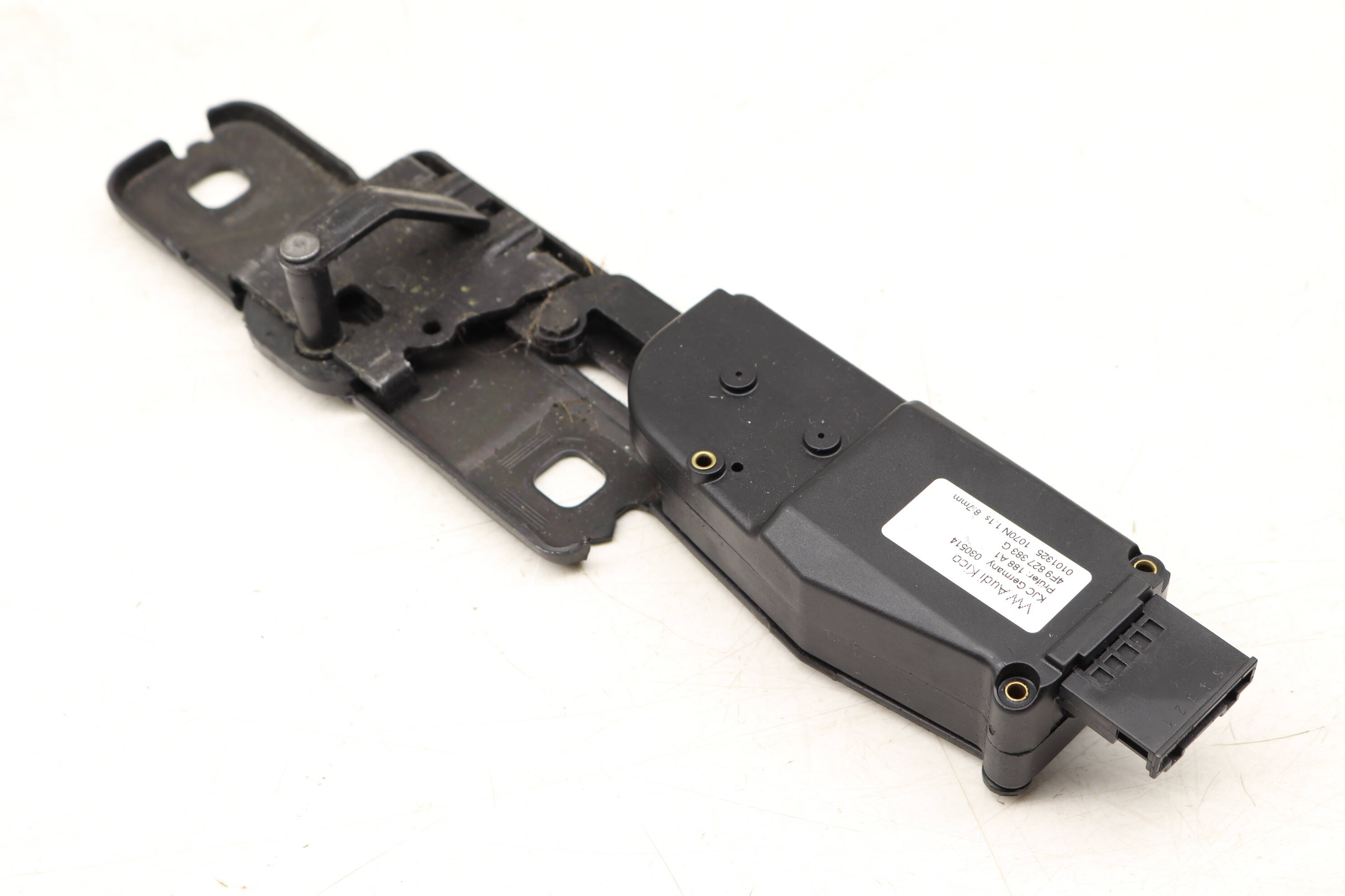 Audi Right Trunk / Hatch Drive Unit Motor (Q5) 8R0827852B