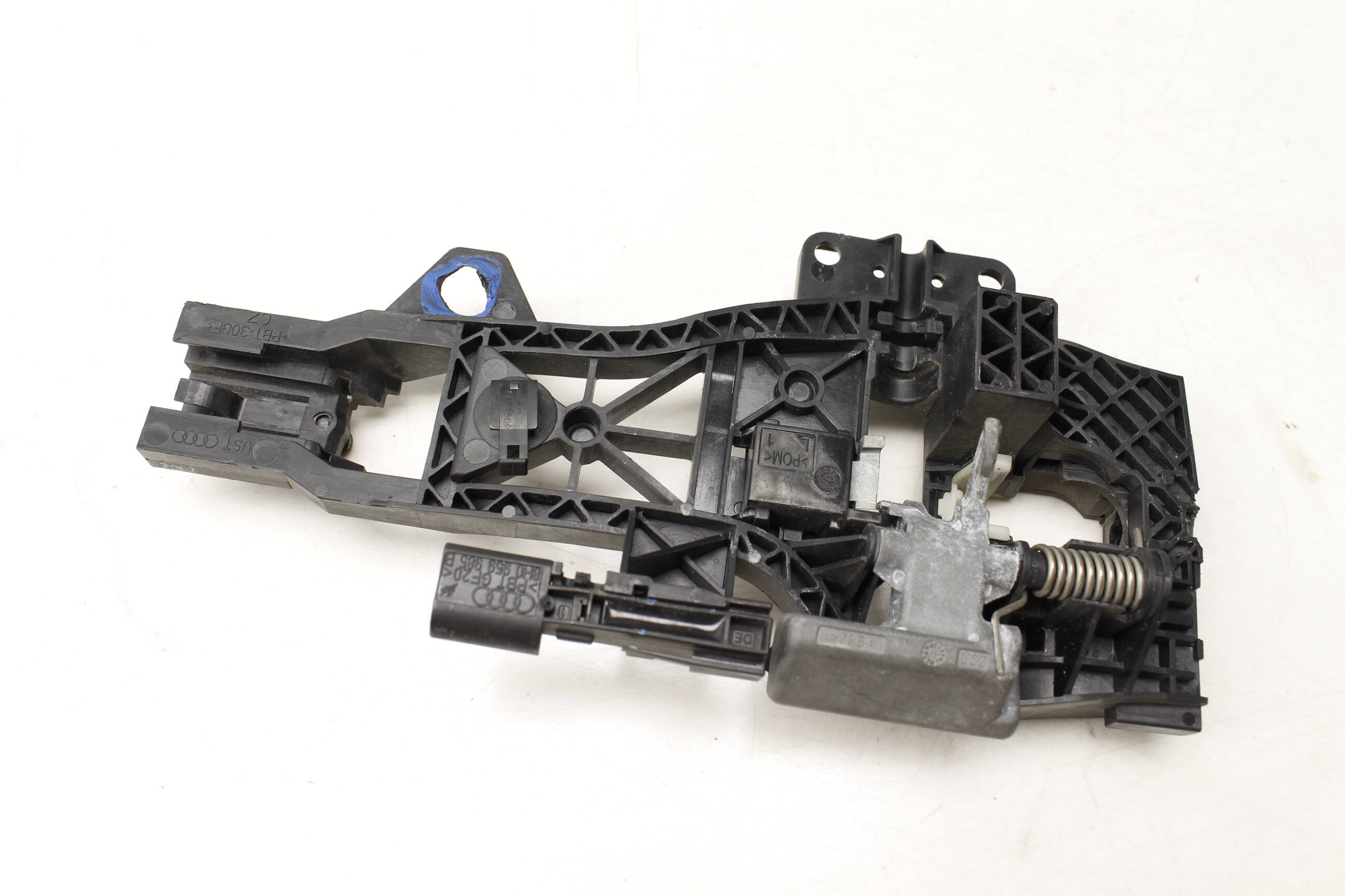 Audi Rear Left Exterior Door Handle Bracket / Bow (Q7) 4L0839885G