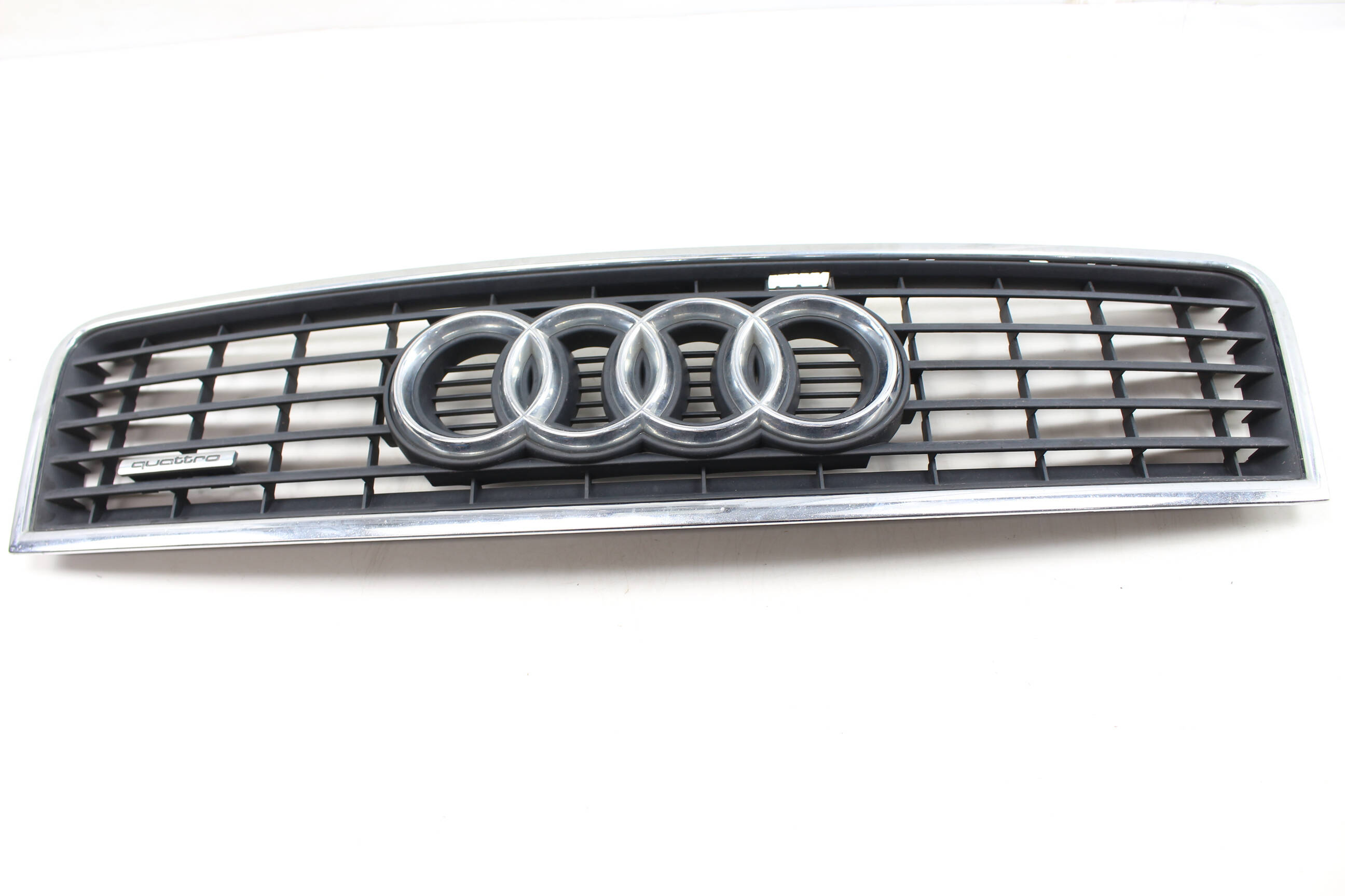 UPPER HOOD GRILLE - AUDI A6 - 4B0853651F