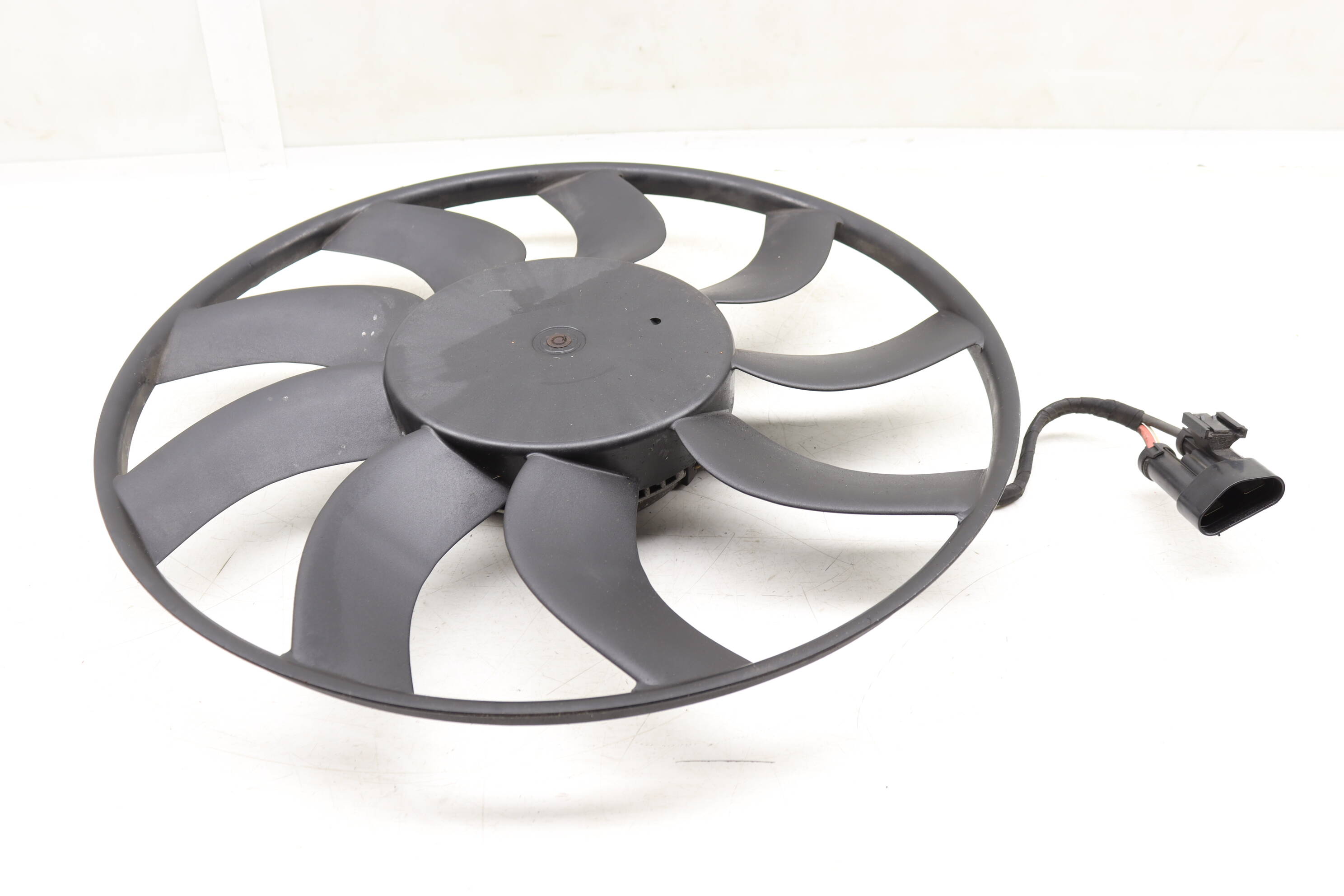 BMW Radiator Electric Cooling Fan (850W) 17427647652