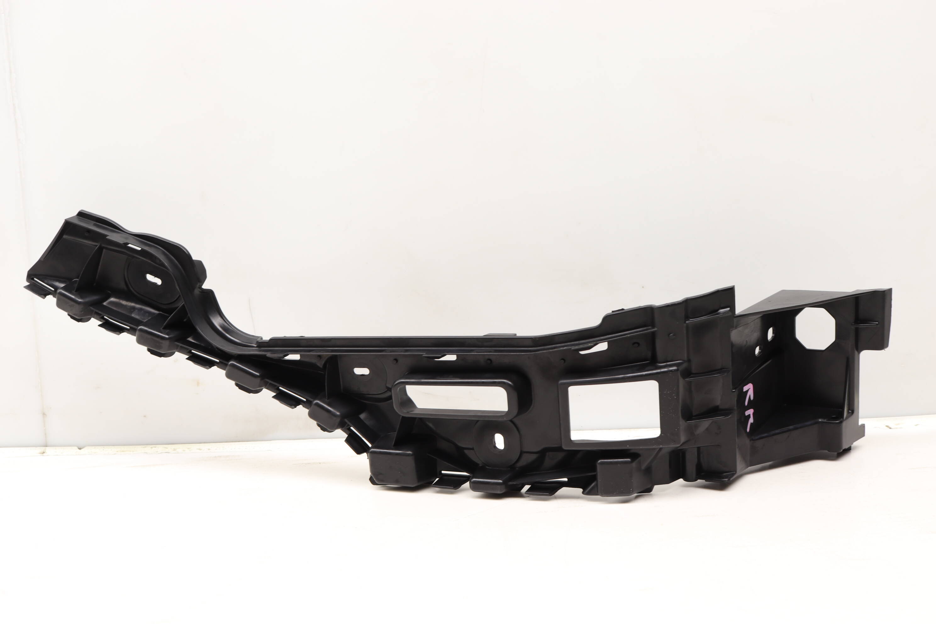 VW Rear Right Bumper Guide / Mount Bracket (Touareg) 7P6807394