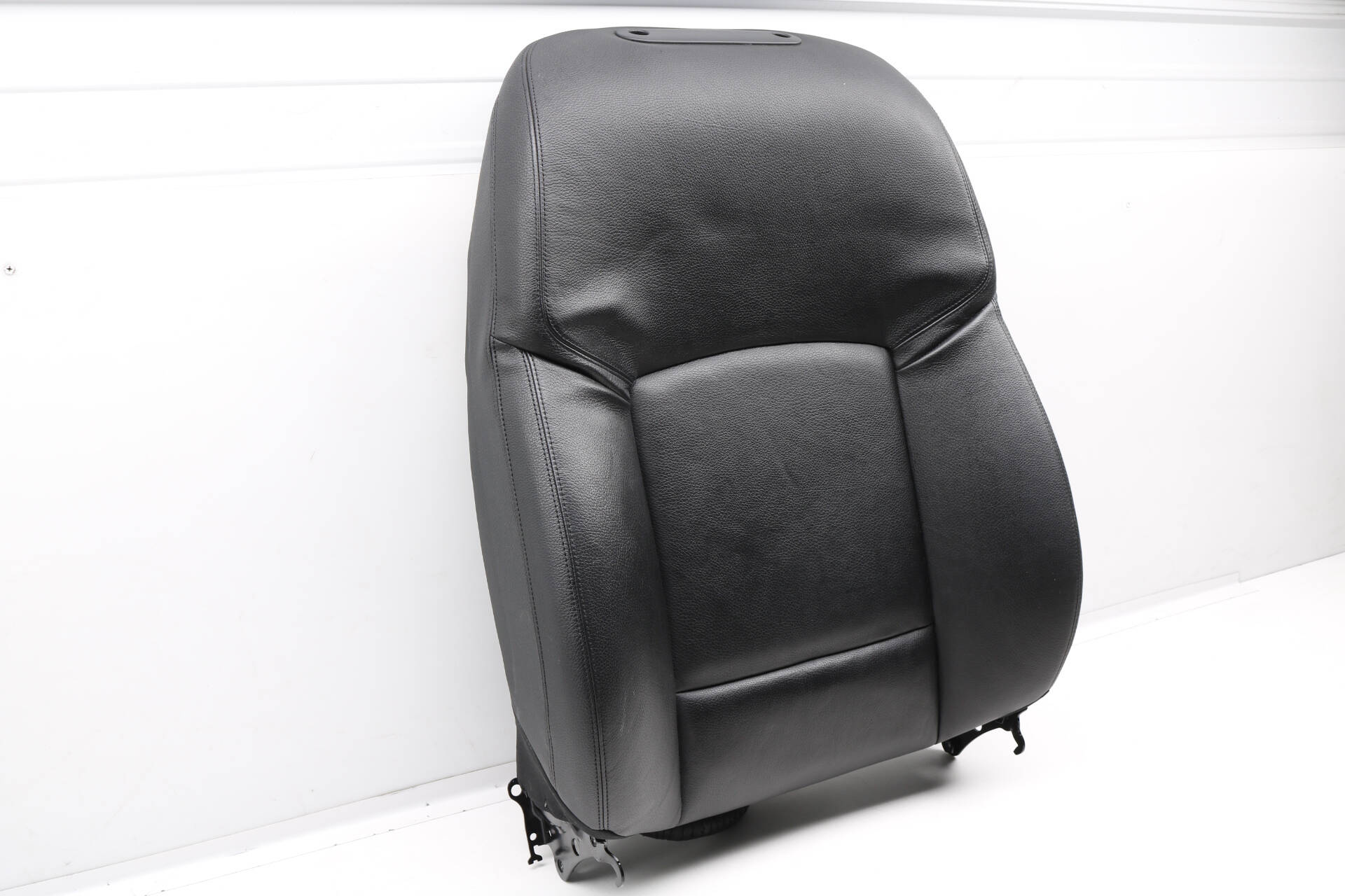 BMW Front Right Upper Seat Backrest Cushion Assembly 52107303416