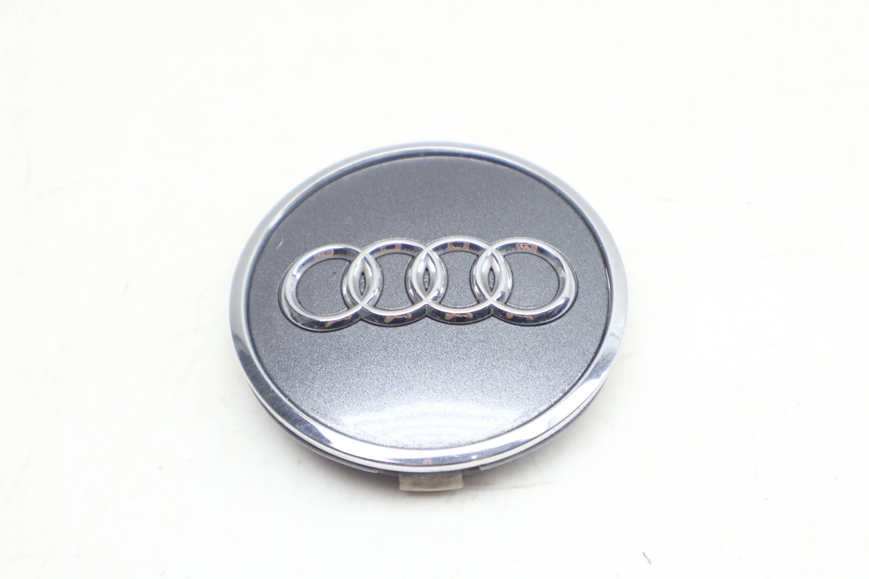 Audi Wheel Center Cap 8W0601170