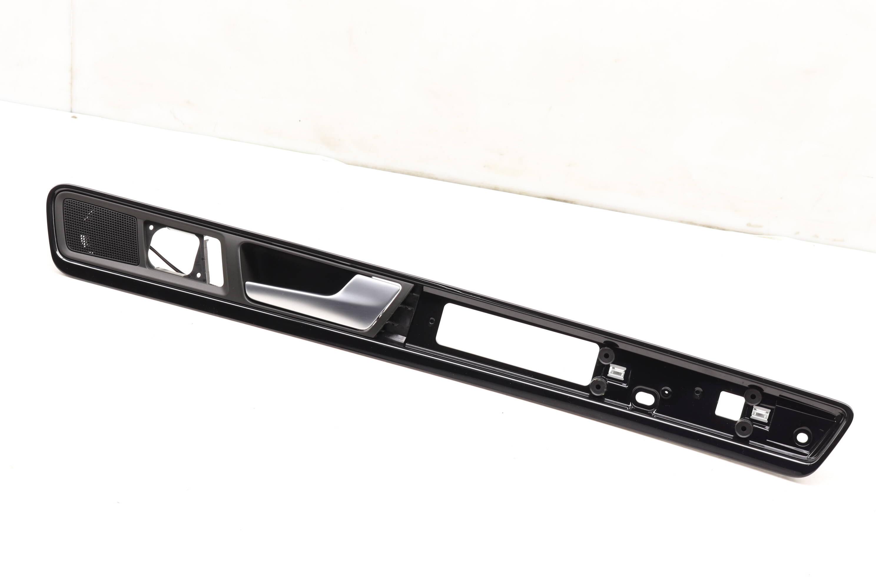 VW Front Right Door Panel Trim / Interior Door Handle 7P6837114