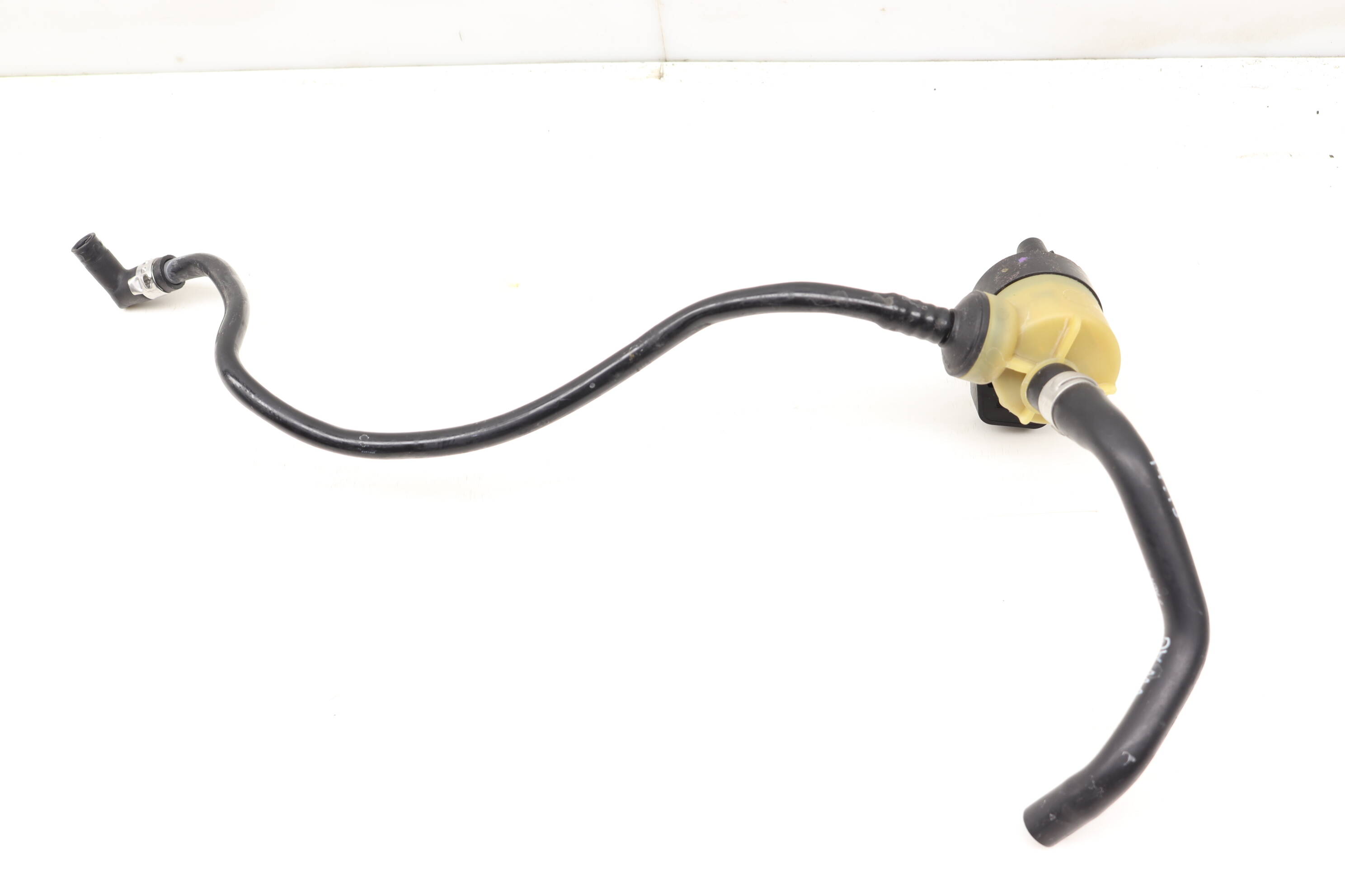 ENGINE BREATHER TUBE / LINE - AUDI A4 A5 A6 A7 A8 - 06E906506A