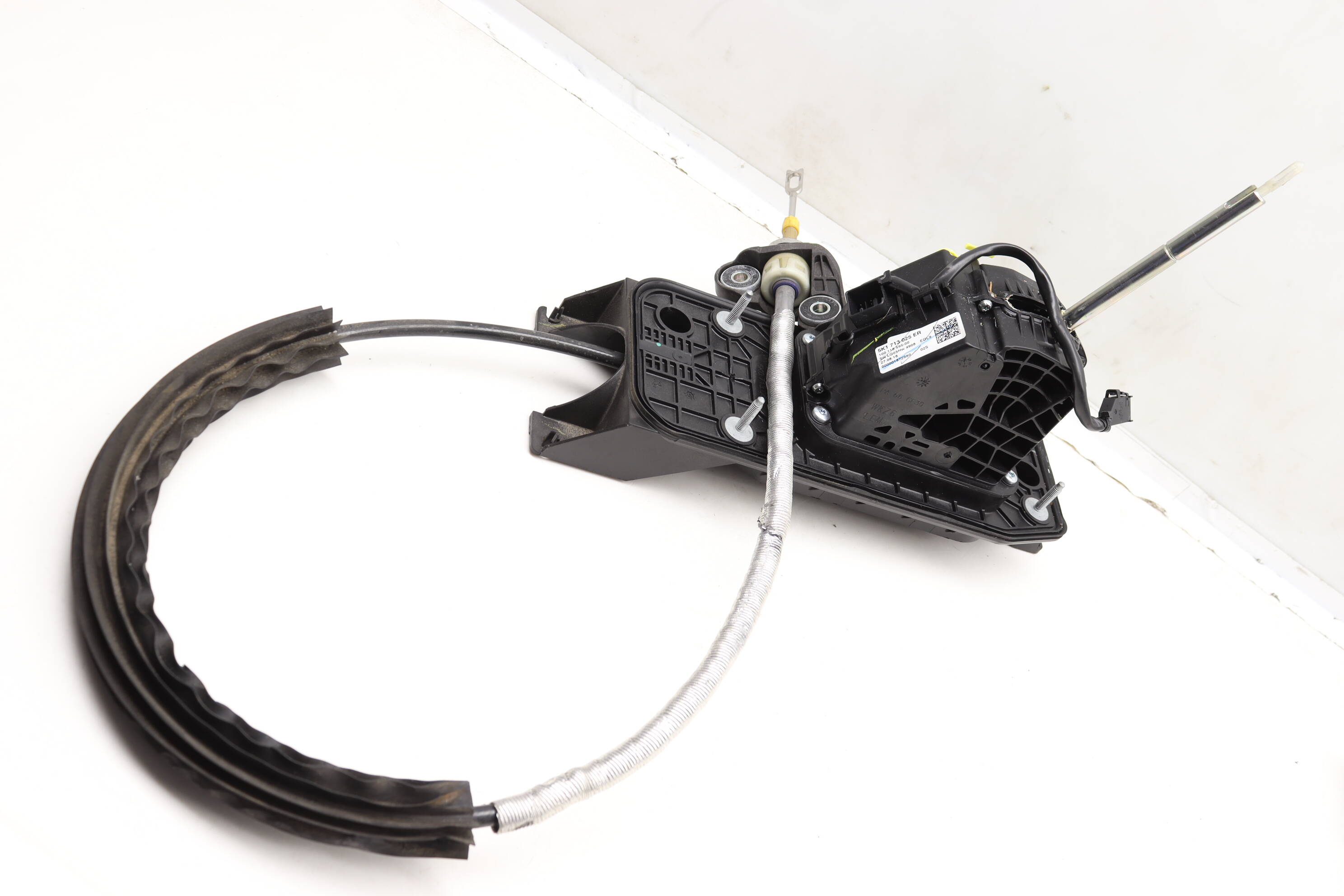 VW Automatic Shifter Assembly W/ Linkage (Beetle) 5K1713025ER