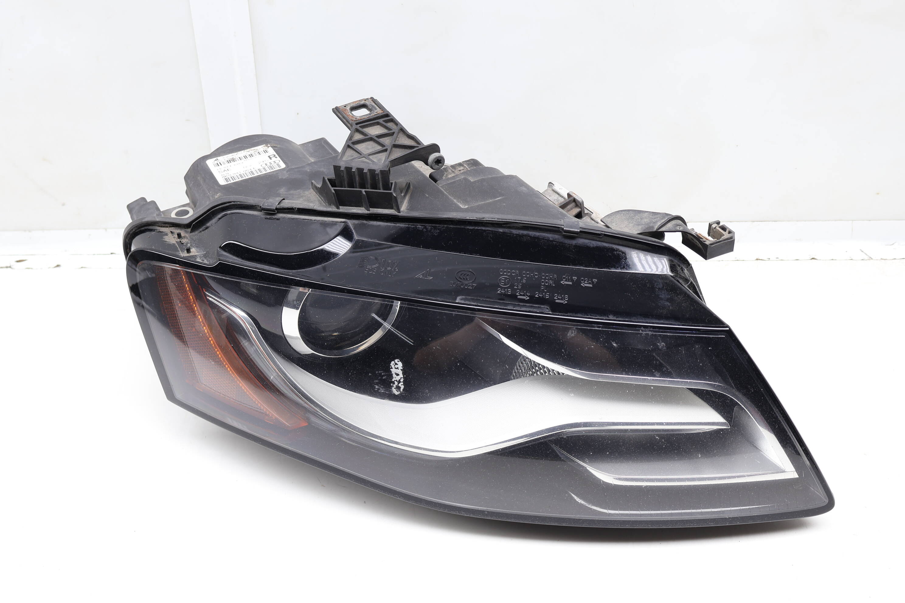 Audi Right Hid Bi-Xenon Headlight / Headlamp 8K0941004E