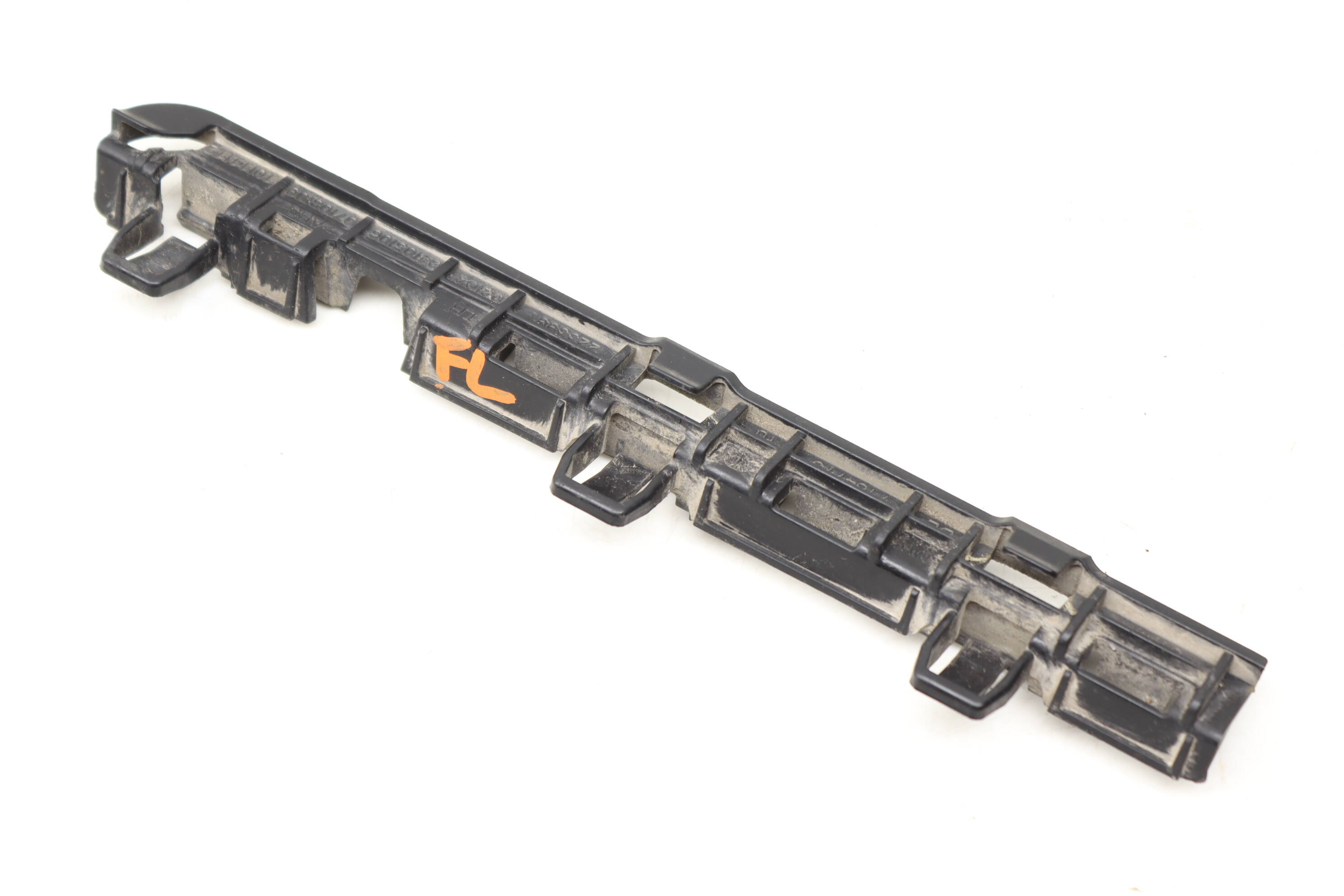 FRONT LEFT - SIDE SKIRT SUPPORT MOUNT / BRACKET - BMW 528I XDRIVE