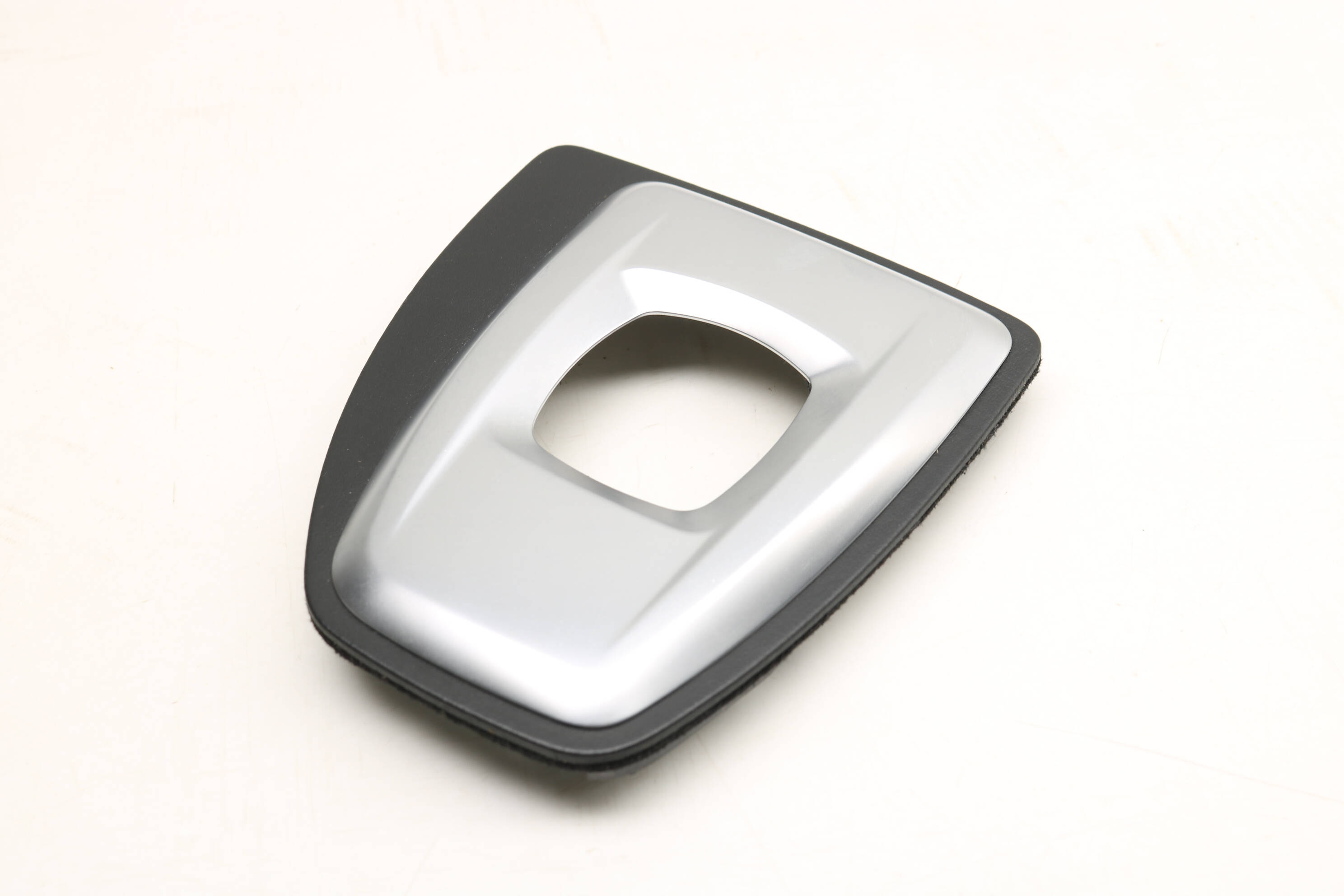 AUTOMATIC SHIFTER BEZEL / CENTER CONSOLE TRIM - BMW 528I XDRIVE 528XI