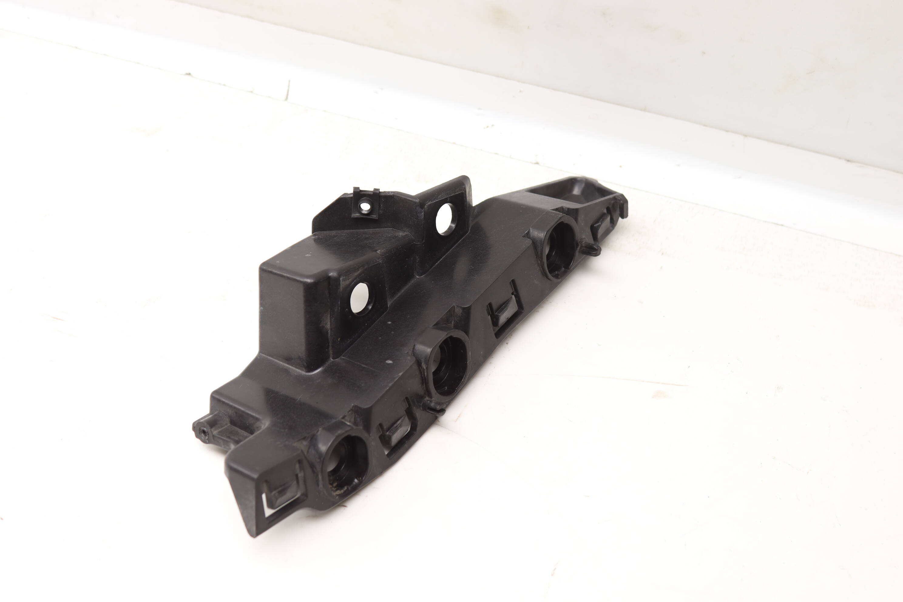 Audi Right Front Bumper Guide / Bracket (Q7) 4M0807284B