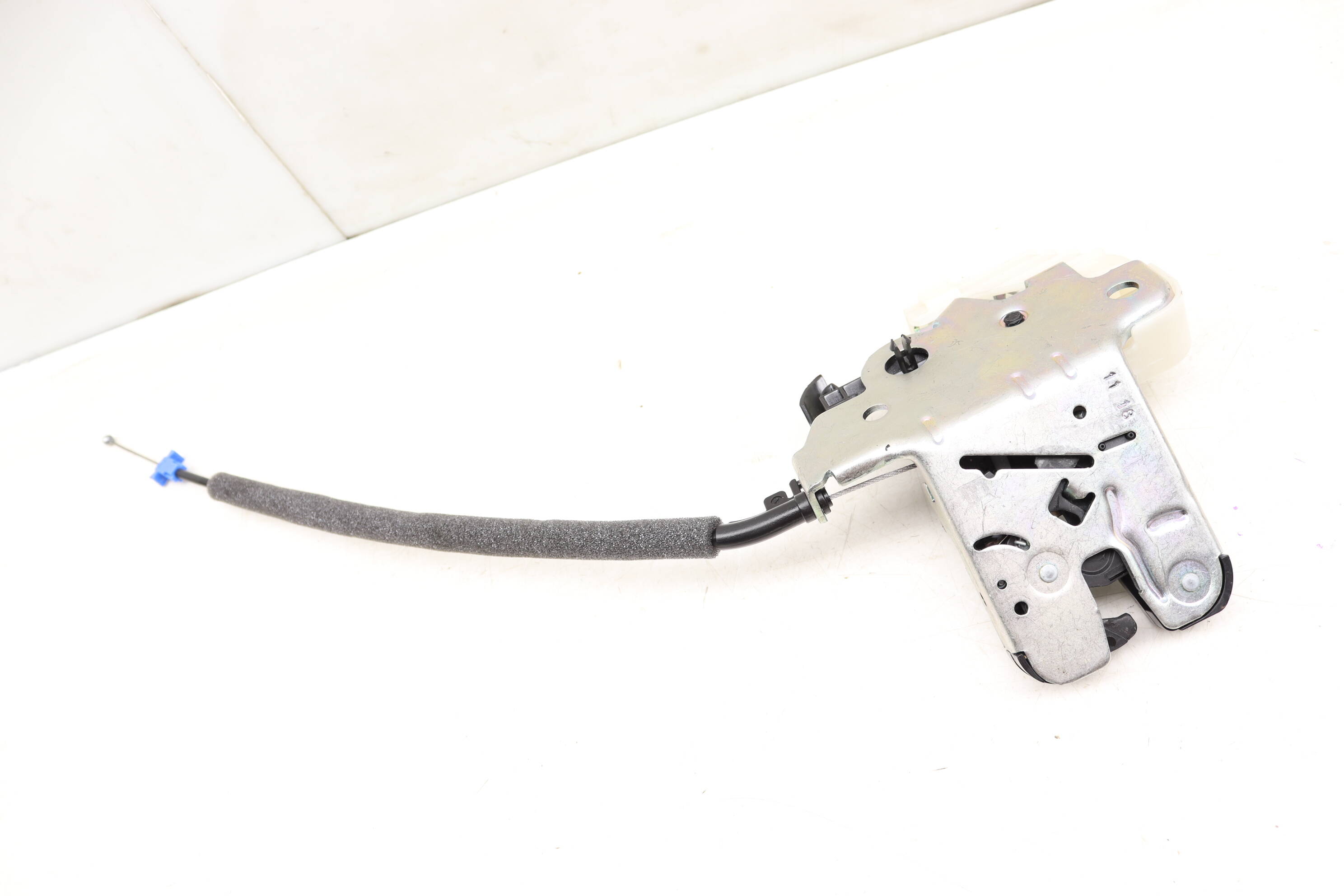 Audi Trunk Hatch Latch / Lock 4M0827506D