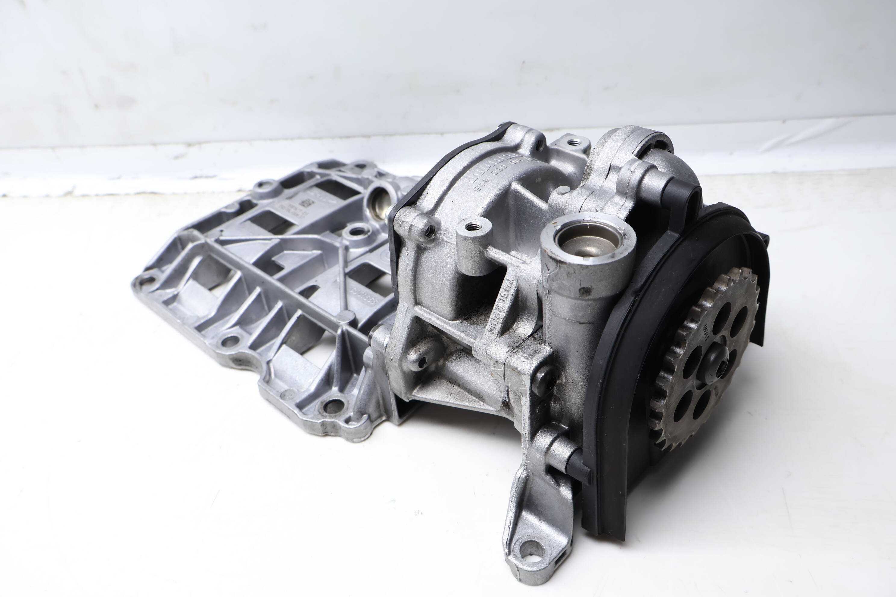 BMW Engine Oil Pump Assembly (328d xDrive, 328d, X3) 11417810823