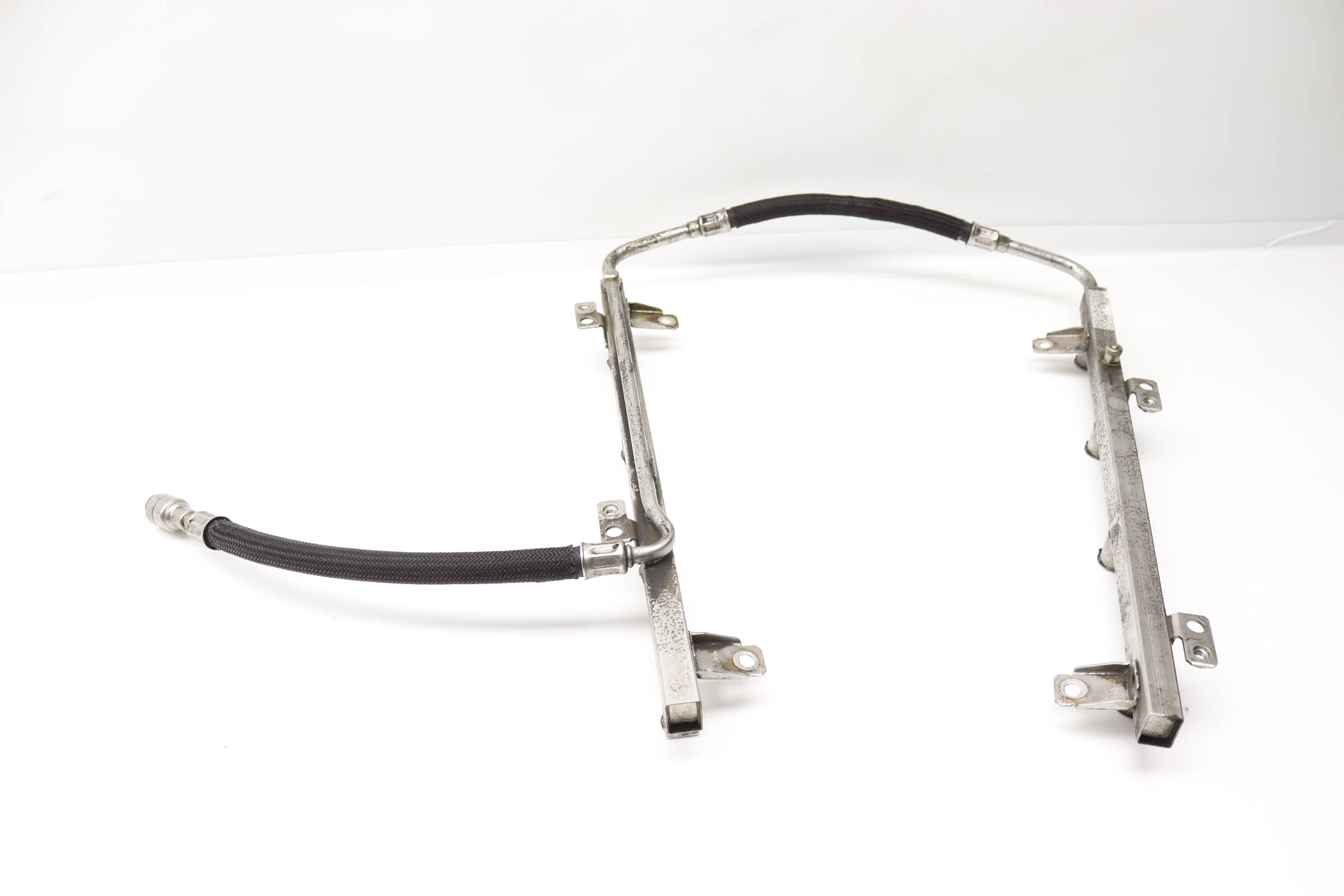 BMW Fuel Rail (650i, 750i, Alpina B7, 750Li, 550i) 13537534743