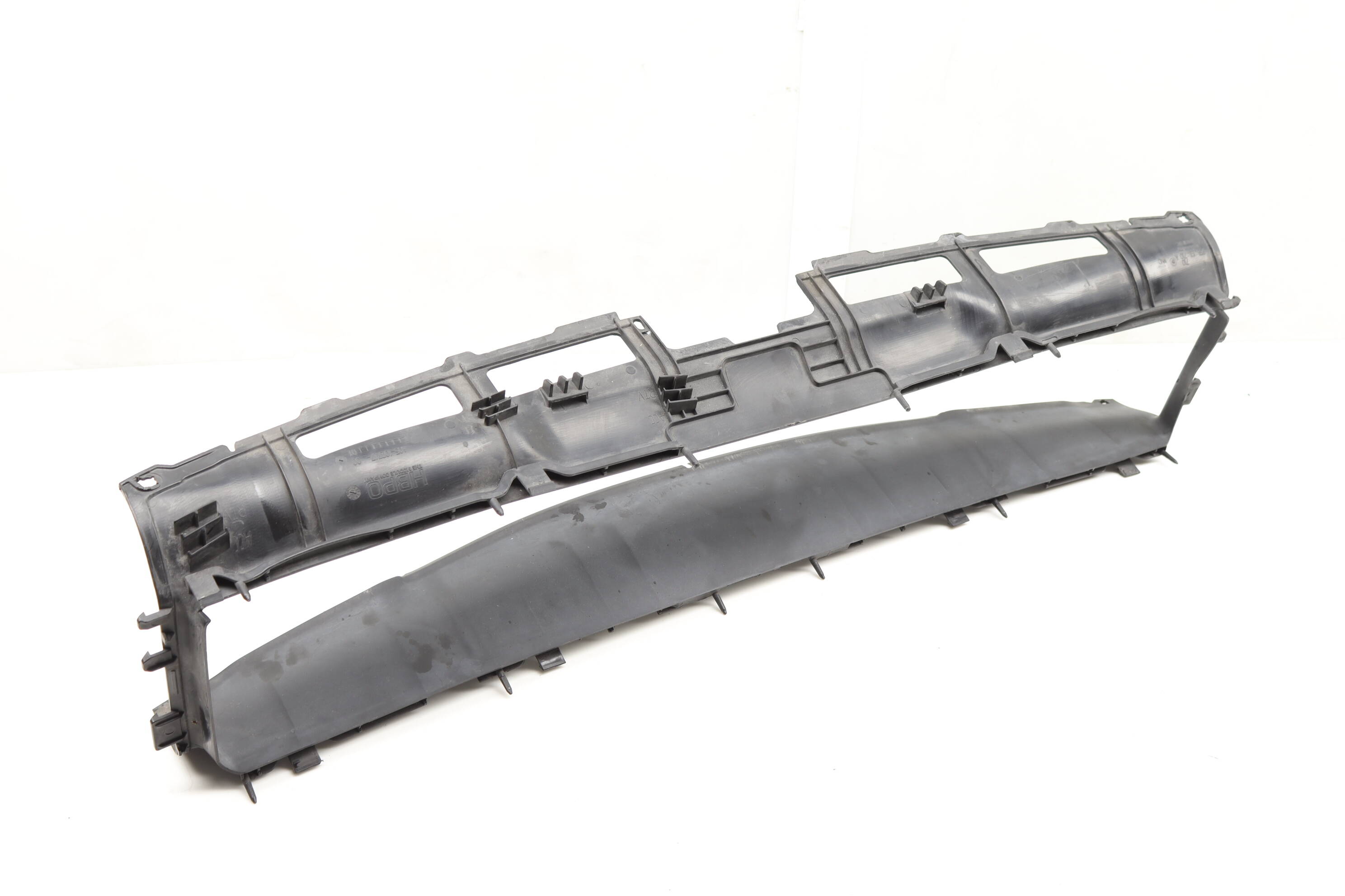 Porsche Front Center Air Duct / Guide (Macan) 95B121710