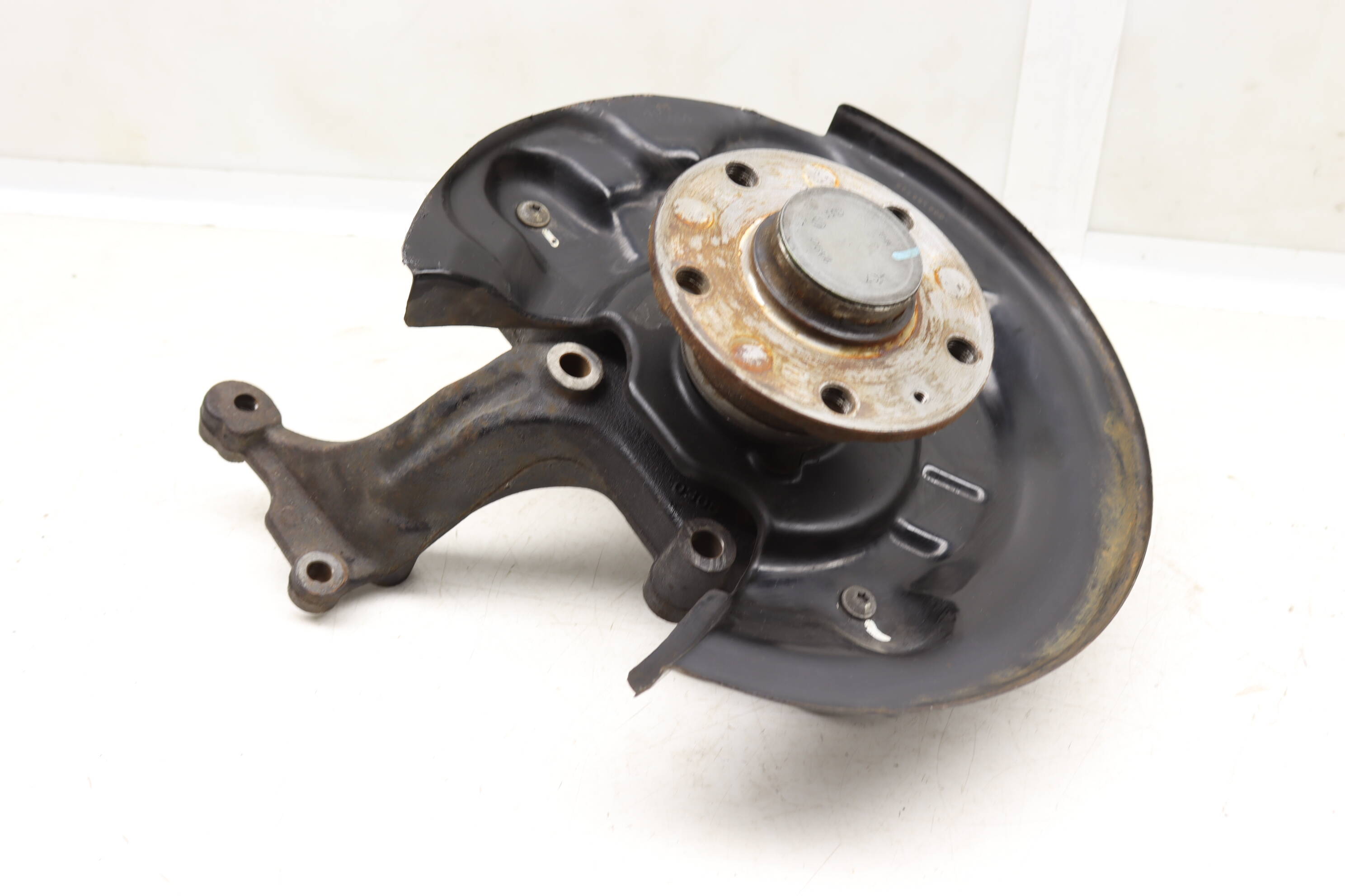 VW Rear Right Spindle Knuckle W/ Wheel Bearing 5C0505436A
