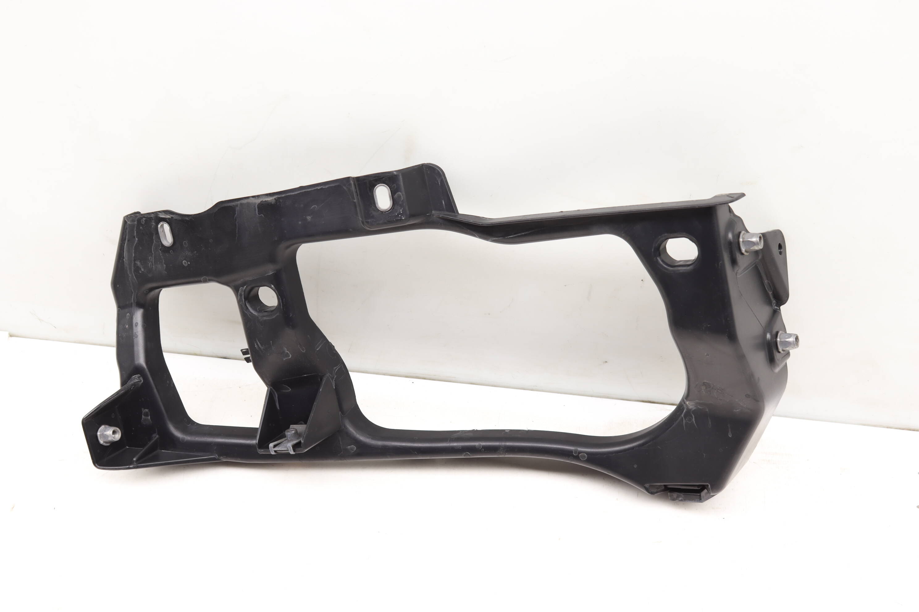 RIGHT - HEADLIGHT MOUNT / BRACKET - VW TOUAREG - 7P6806510