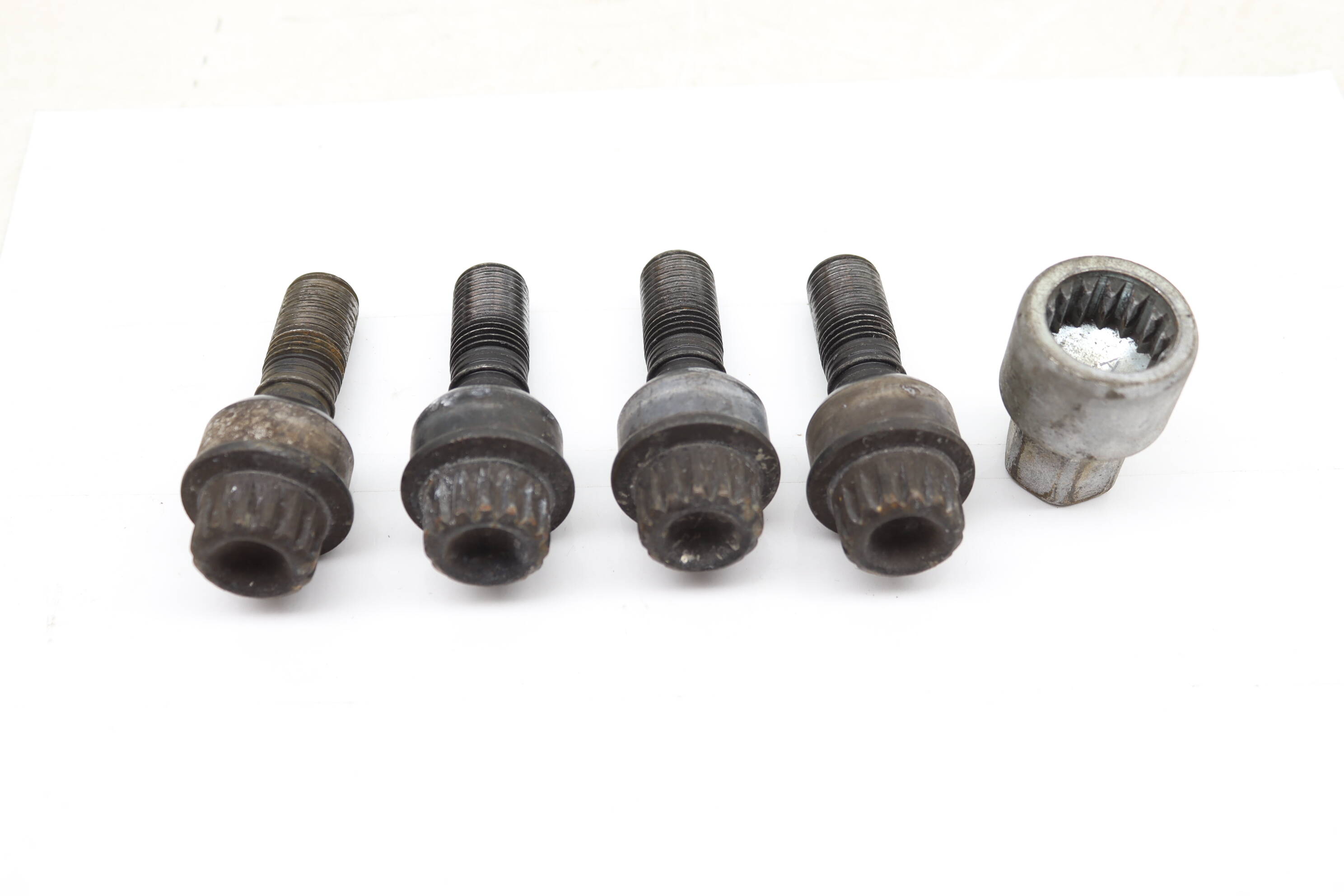 Genuine Used Porsche Cayenne Fasteners | Clips | Bolts Parts