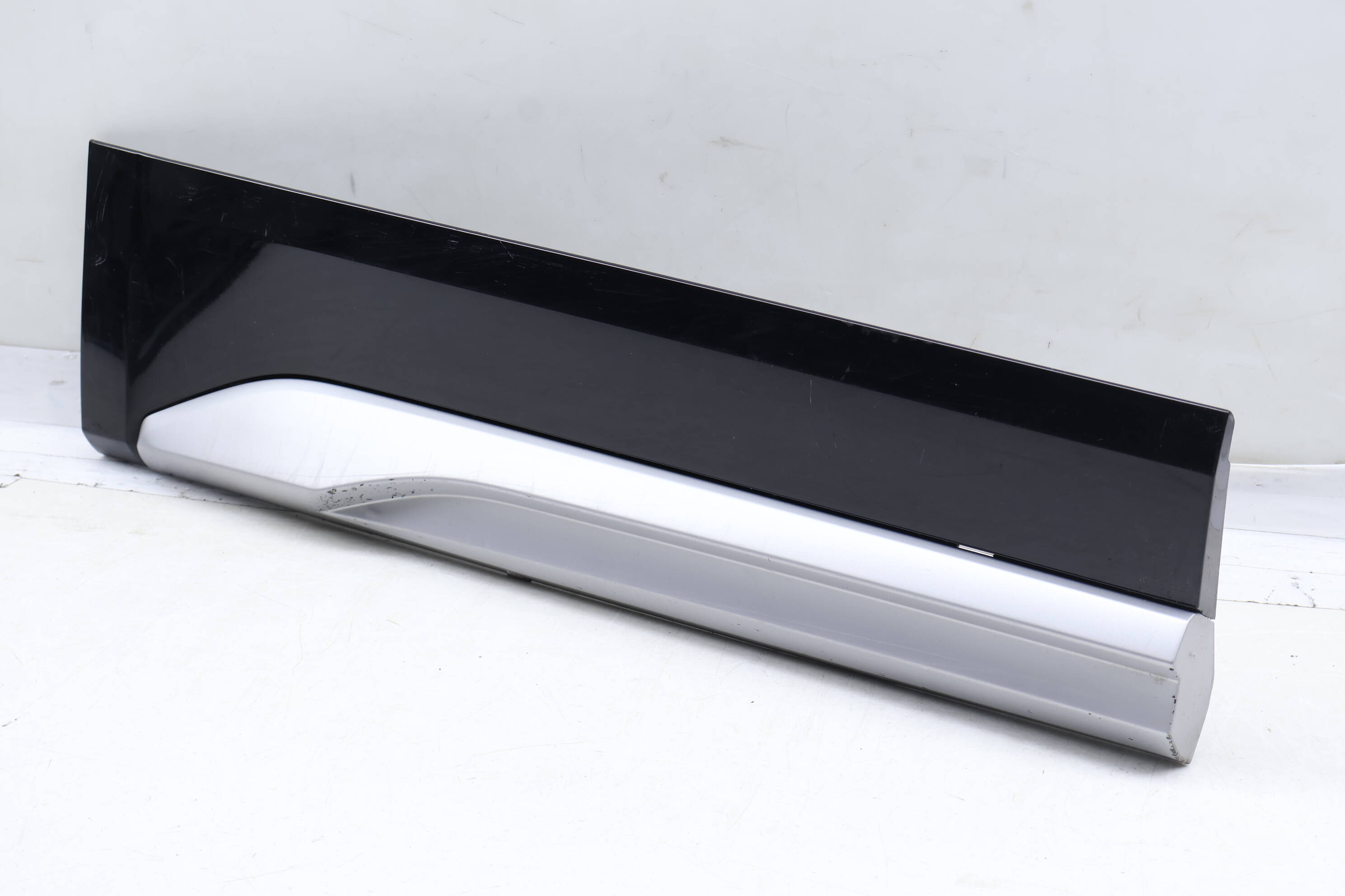 Audi Rear Right Lower Door Molding / Blade 80A853970G