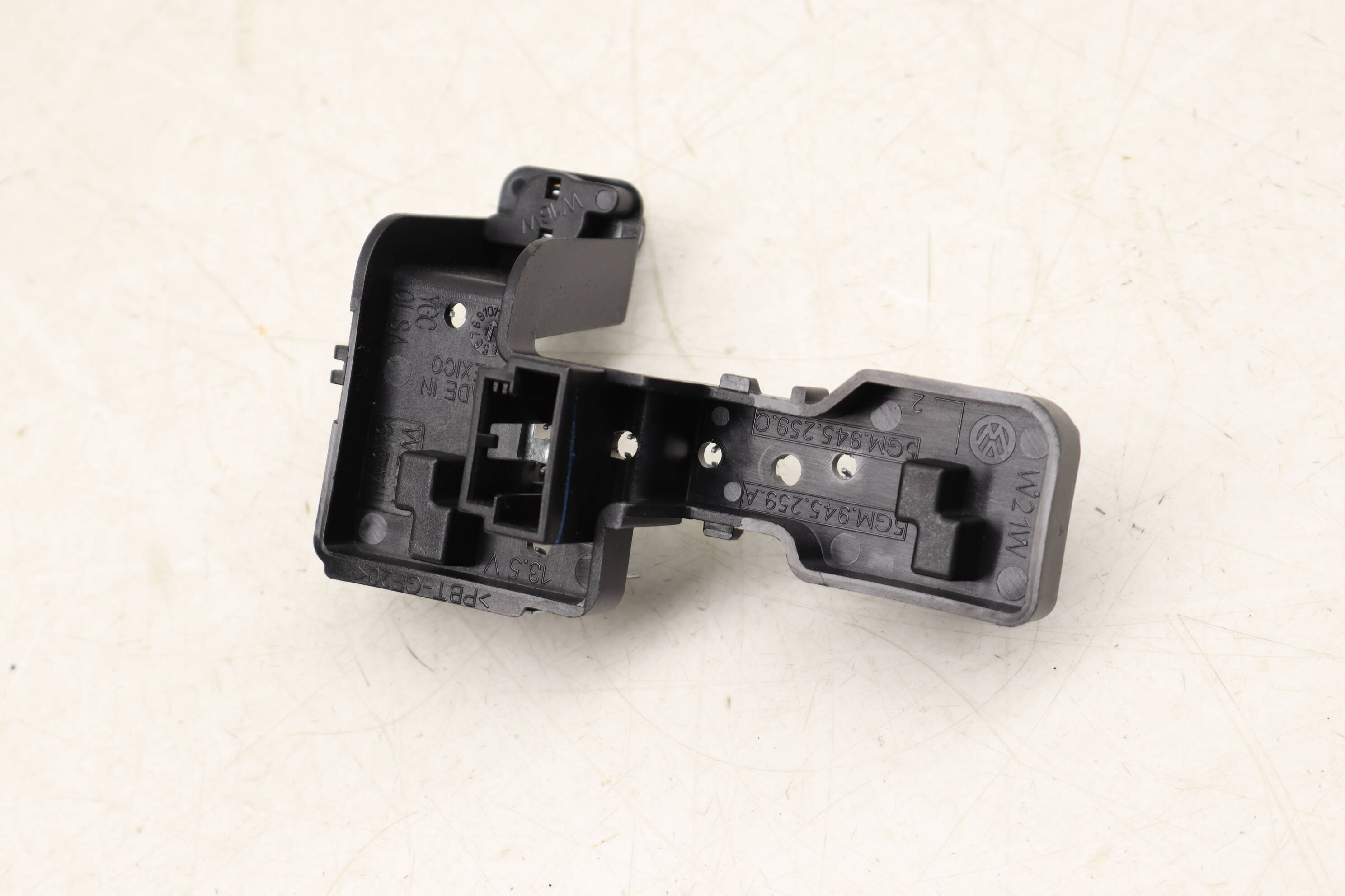 VW Left Inner Tail Light Bulb Holder / Socket 5GM945259C