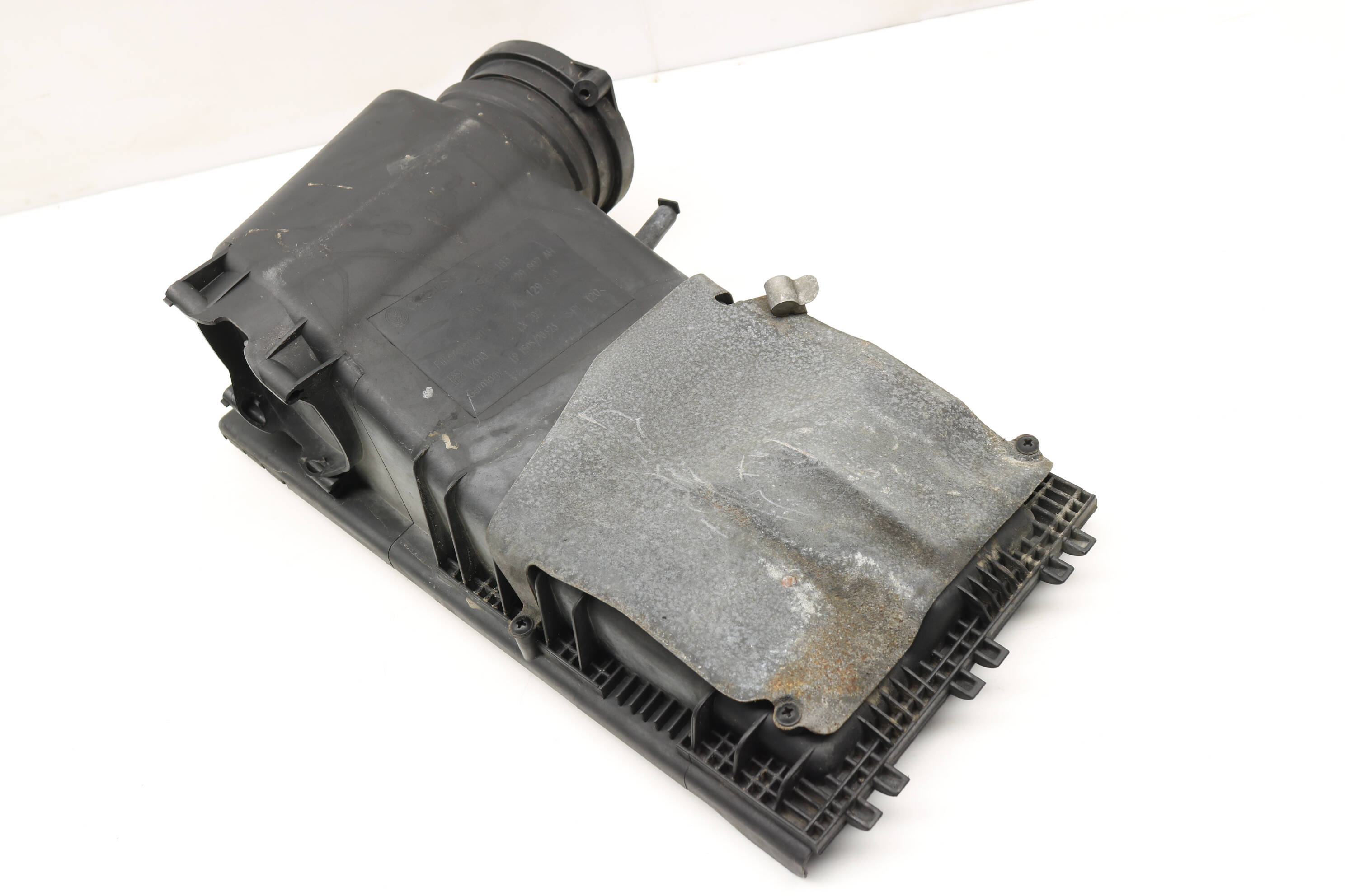 ENGINE AIR FILTER BOX / HOUSING - UPPER - AUDI Q7 VW TOUAREG