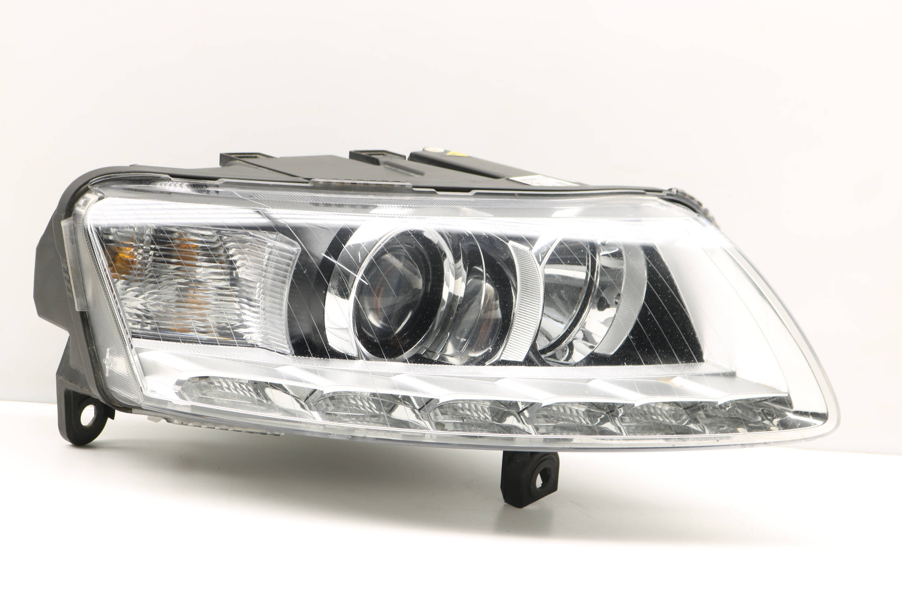 RIGHT - HID XENON HEADLIGHT / HEADLAMP - AUDI A6 - 4F0941030DG