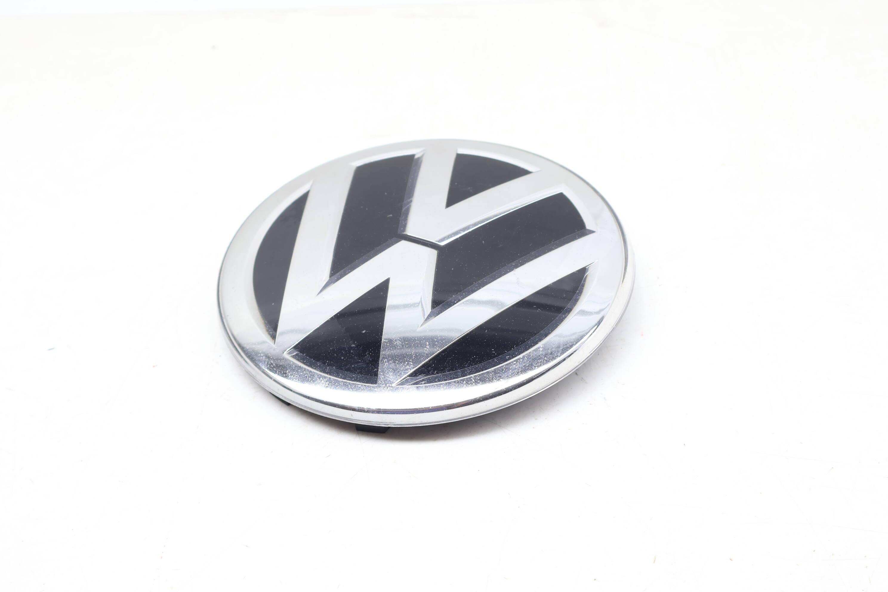 VW Front Grille Emblem / Badge (Vw) (Tiguan) 5NA853601