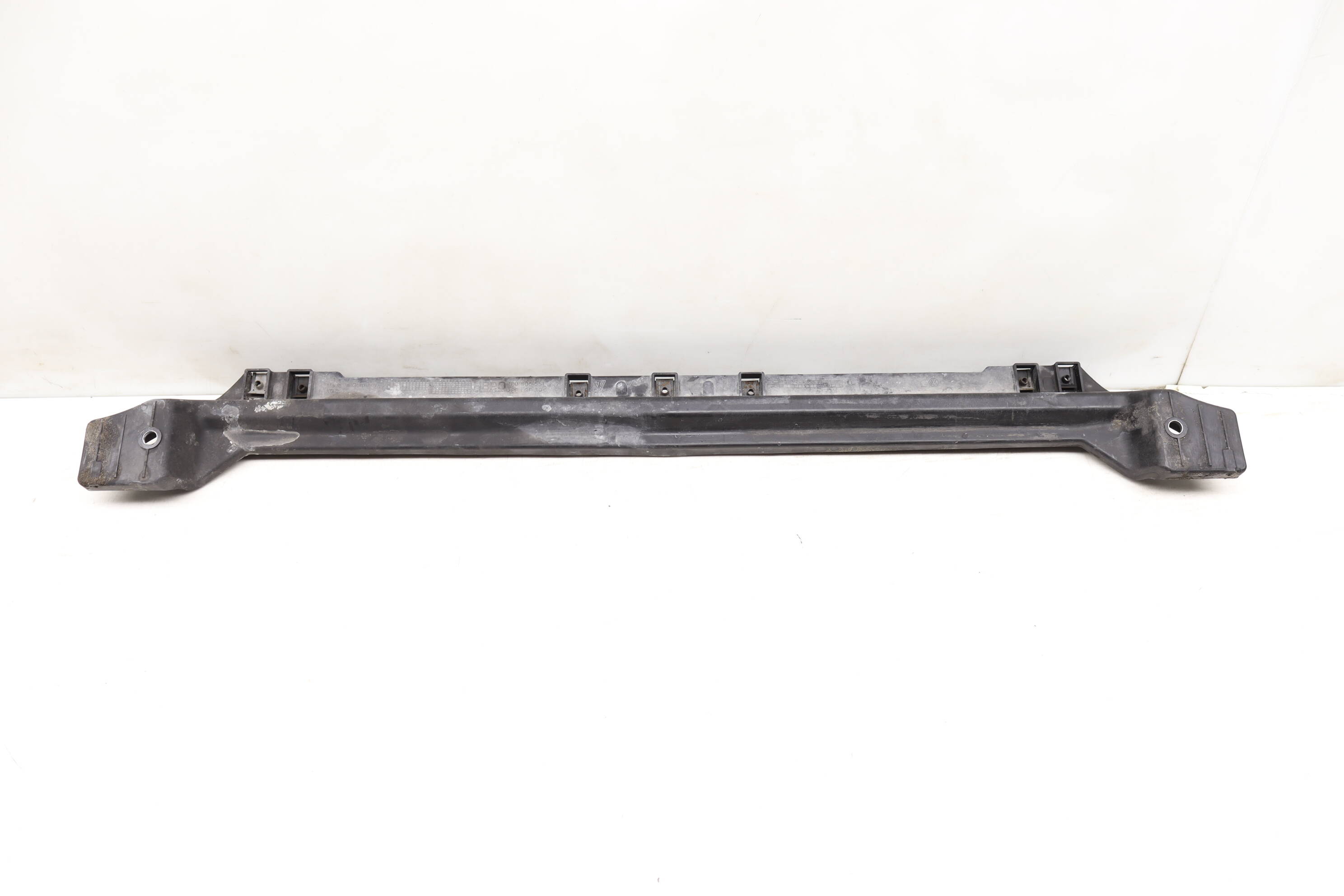 VW Front Crossmember / Support Bracket (Touareg) 7P0805551