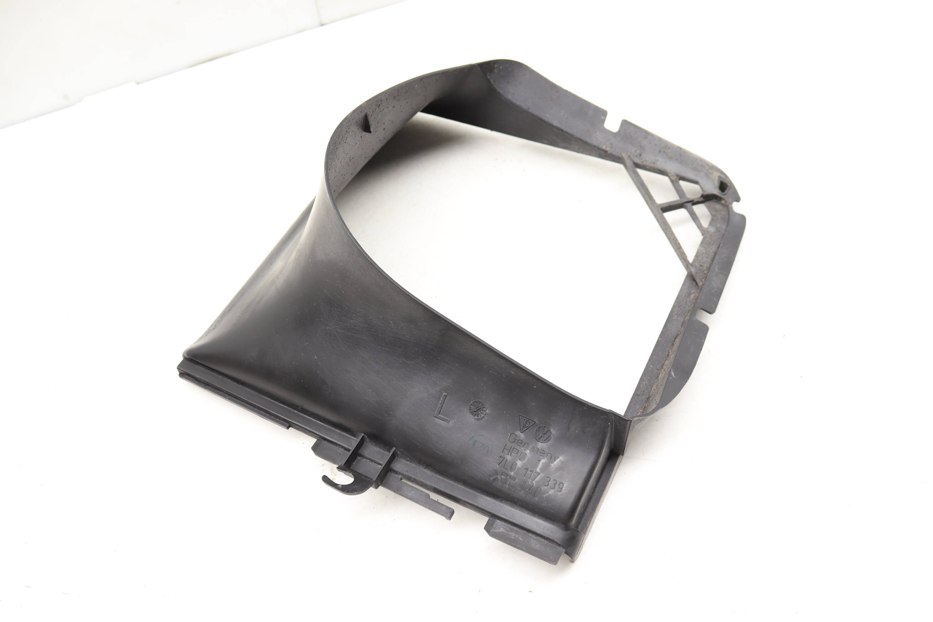 LEFT - TURBO INTERCOOLER AIR DUCT / GUIDE - AUDI Q7 PORSCHE CAYENNE VW