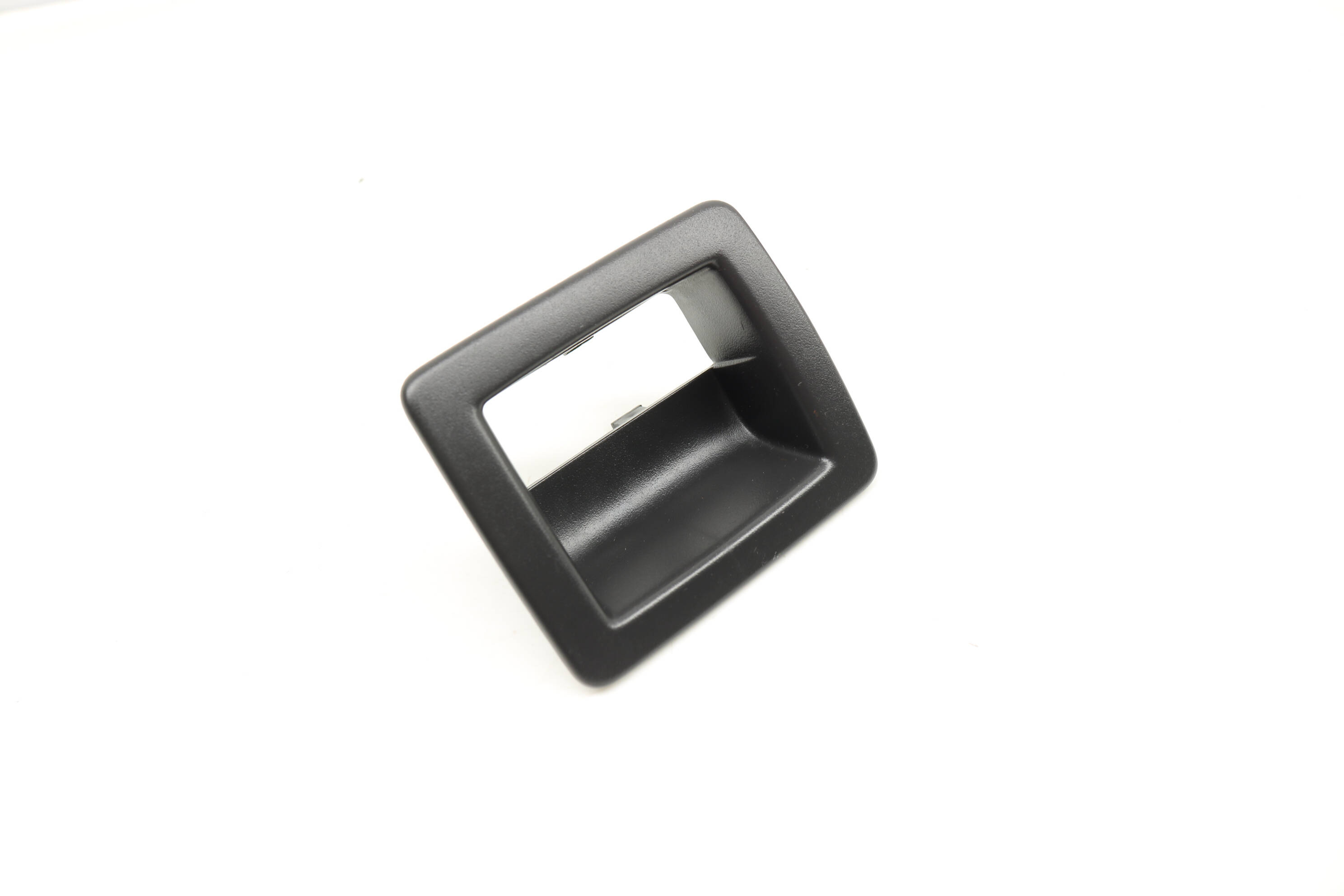 REAR LEFT - UPPER SEAT BACKREST LOCK / LATCH TRIM - VW TOUAREG