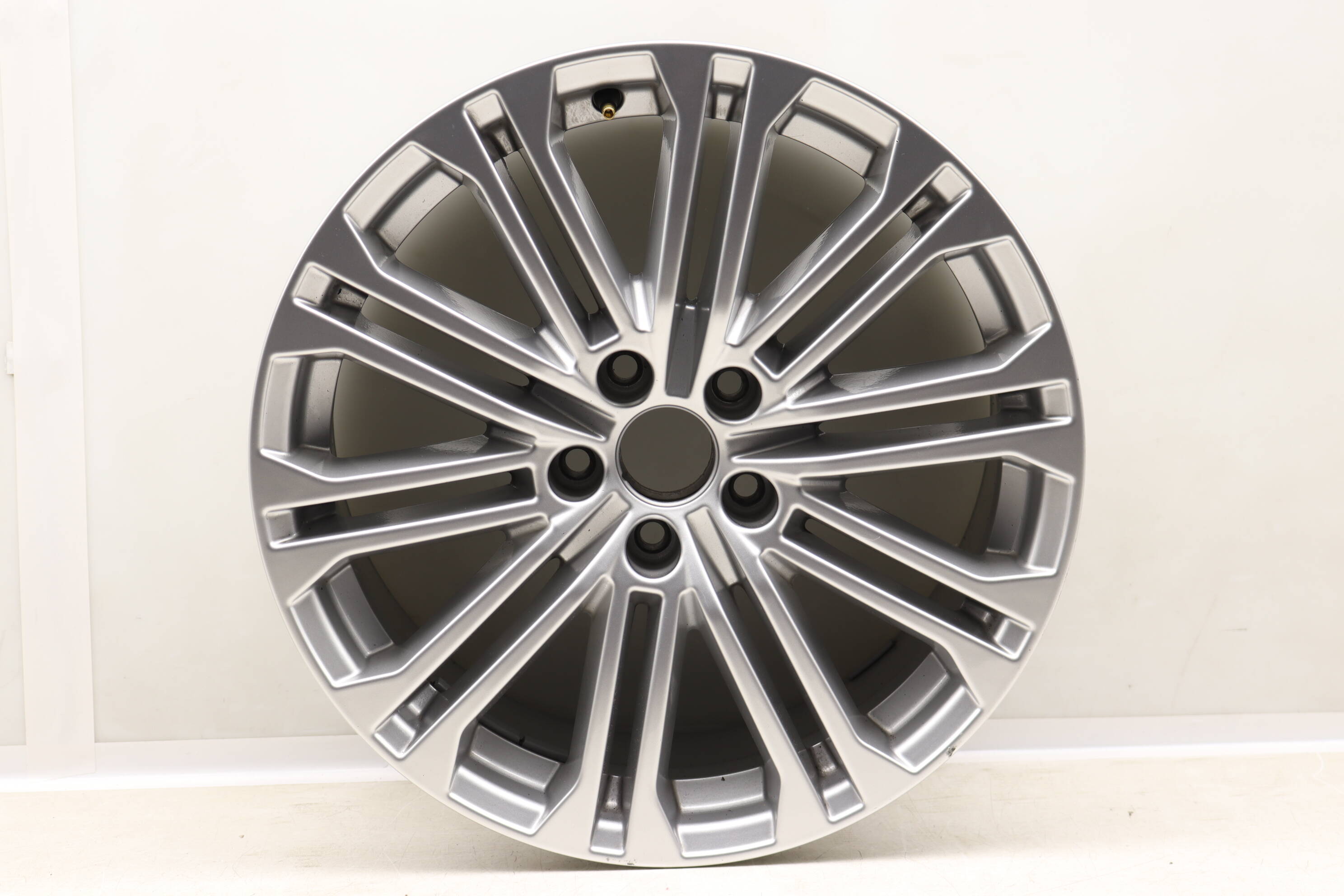 Audi 18" Inch Alloy Rim / Wheel (S5, A5 Quattro, A5) 8W0601025EE