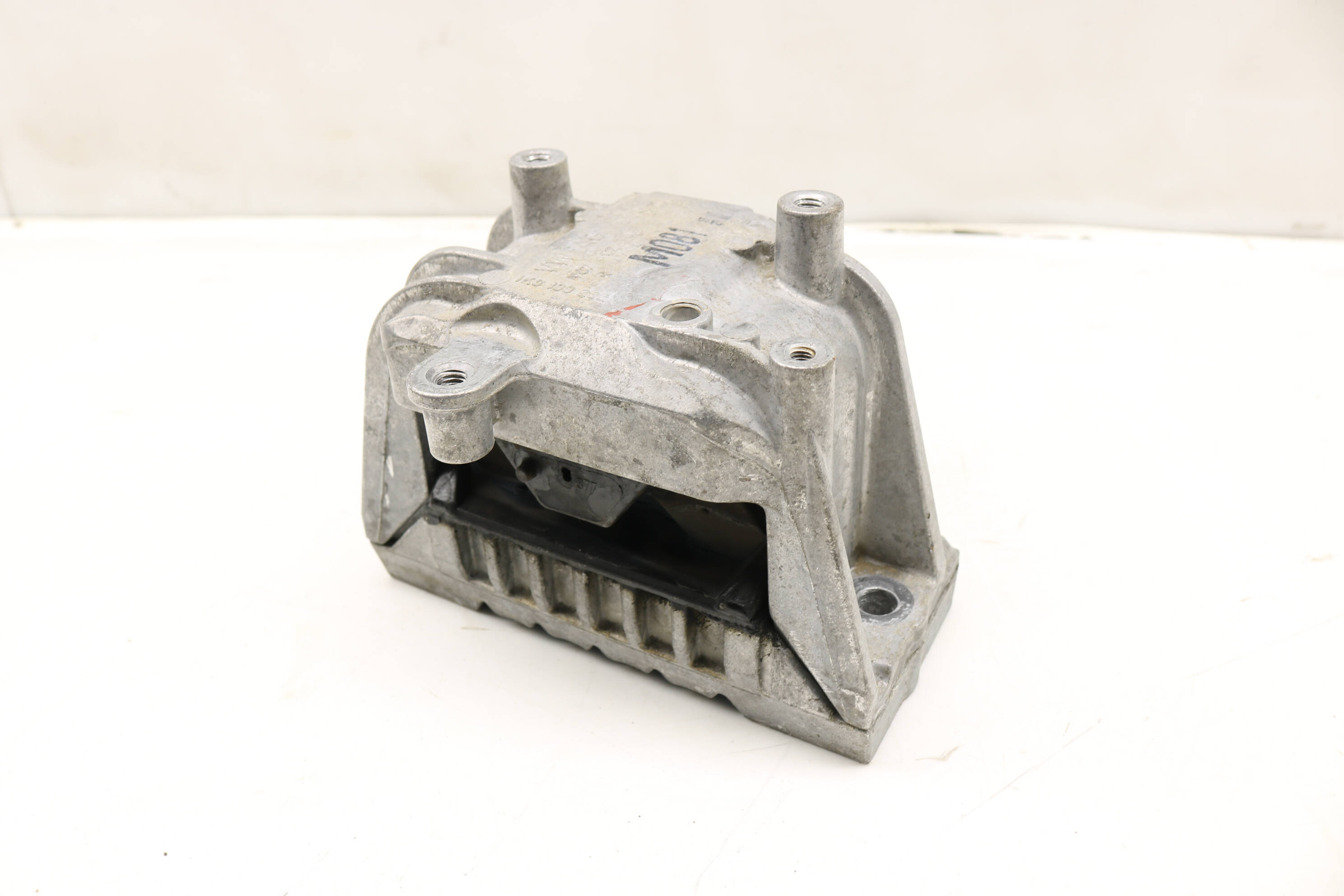 RIGHT - ENGINE / MOTOR MOUNT - VW BEETLE CC JETTA PASSAT - 1K0199262CR